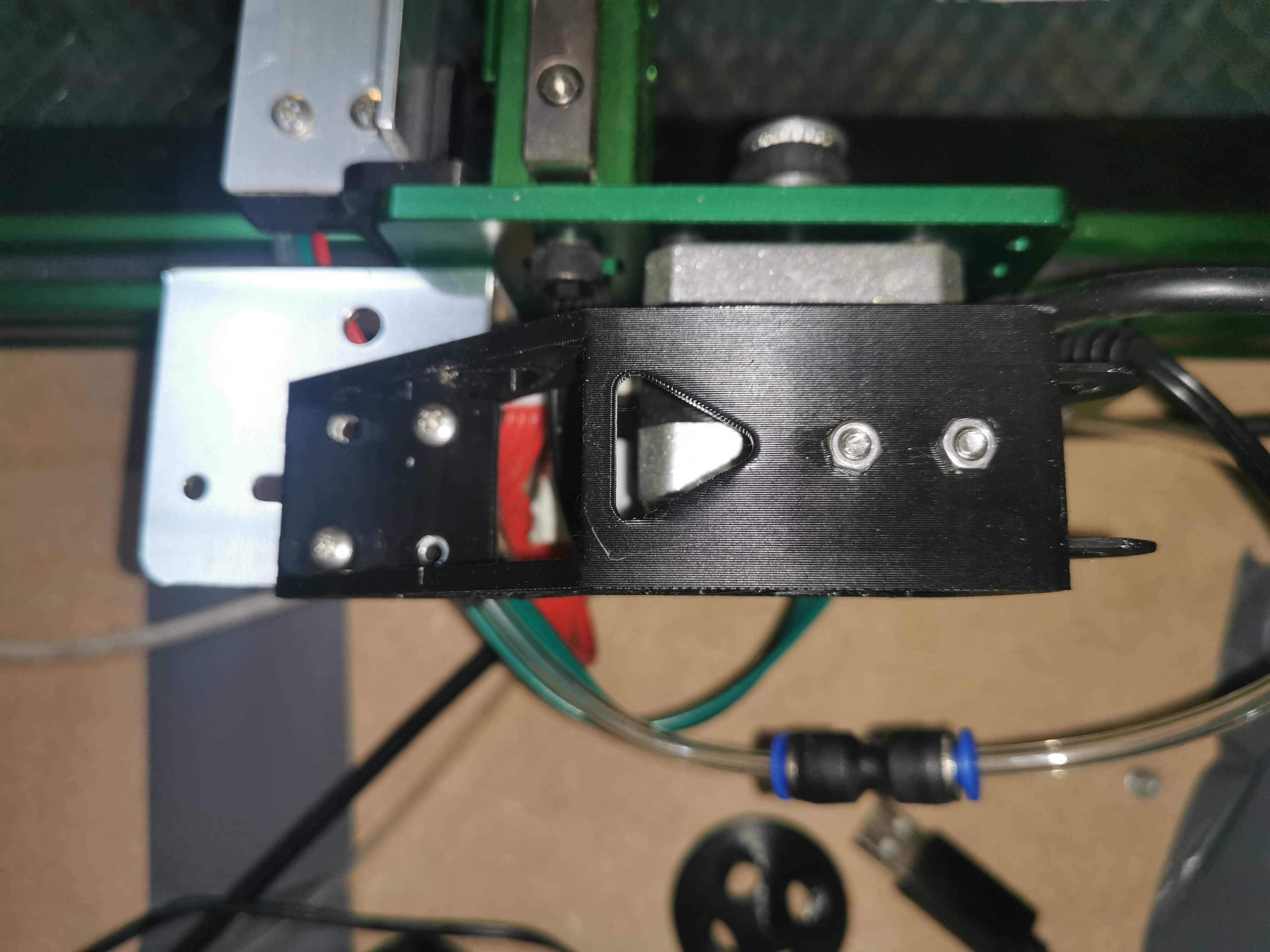 Neje Max 4 drag chain mount by Janusz Chalimoniuk | Download free STL ...