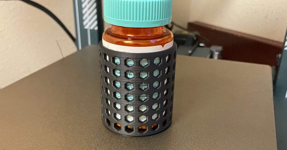 Pill Privacy Shroud (no supports needed) by BrettProjectGuy | Download ...