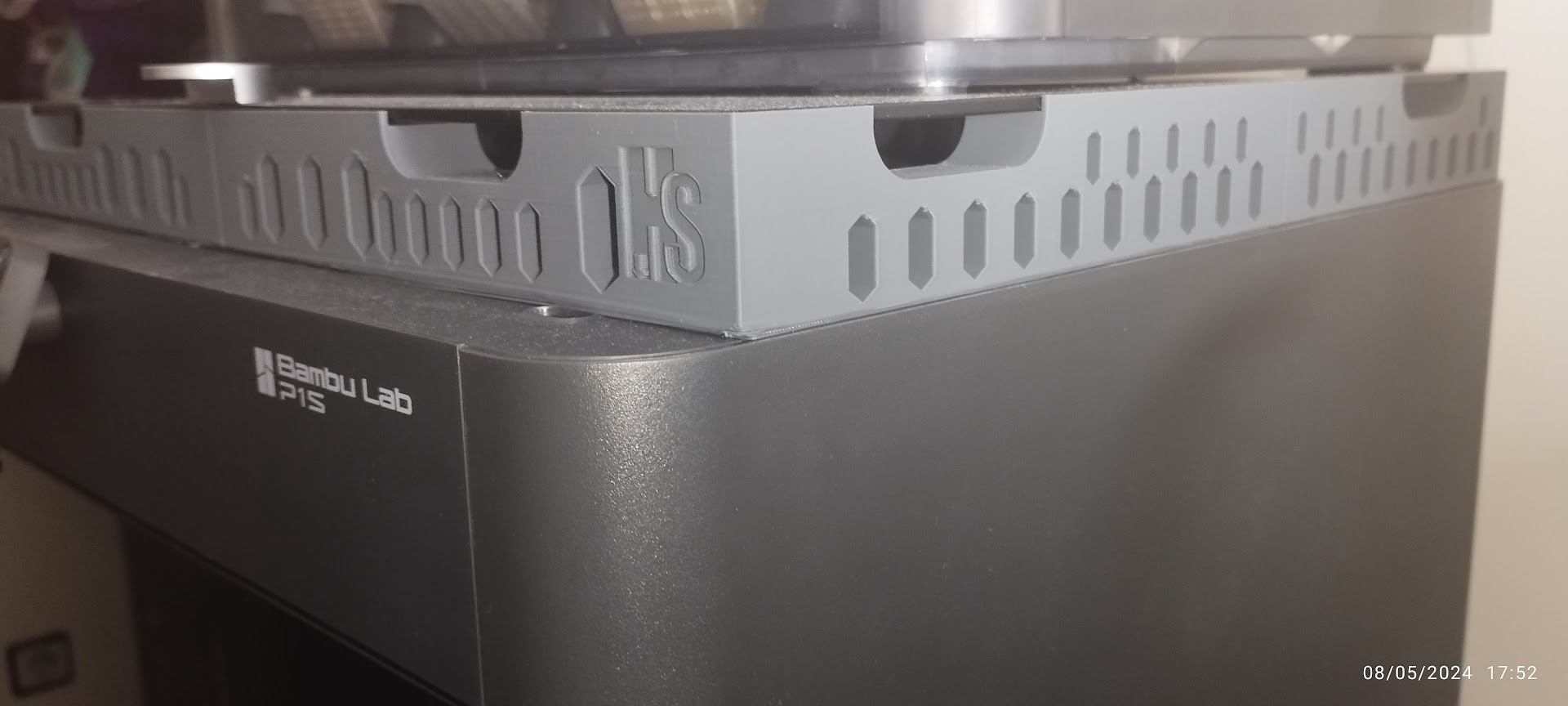 Bambu Lab P1S - Top Glass Riser by hellscript3dprint | Download free ...