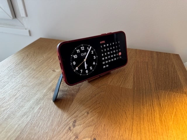 Apple alarm clock iPhone and watch charger by Adamow | Download free ...