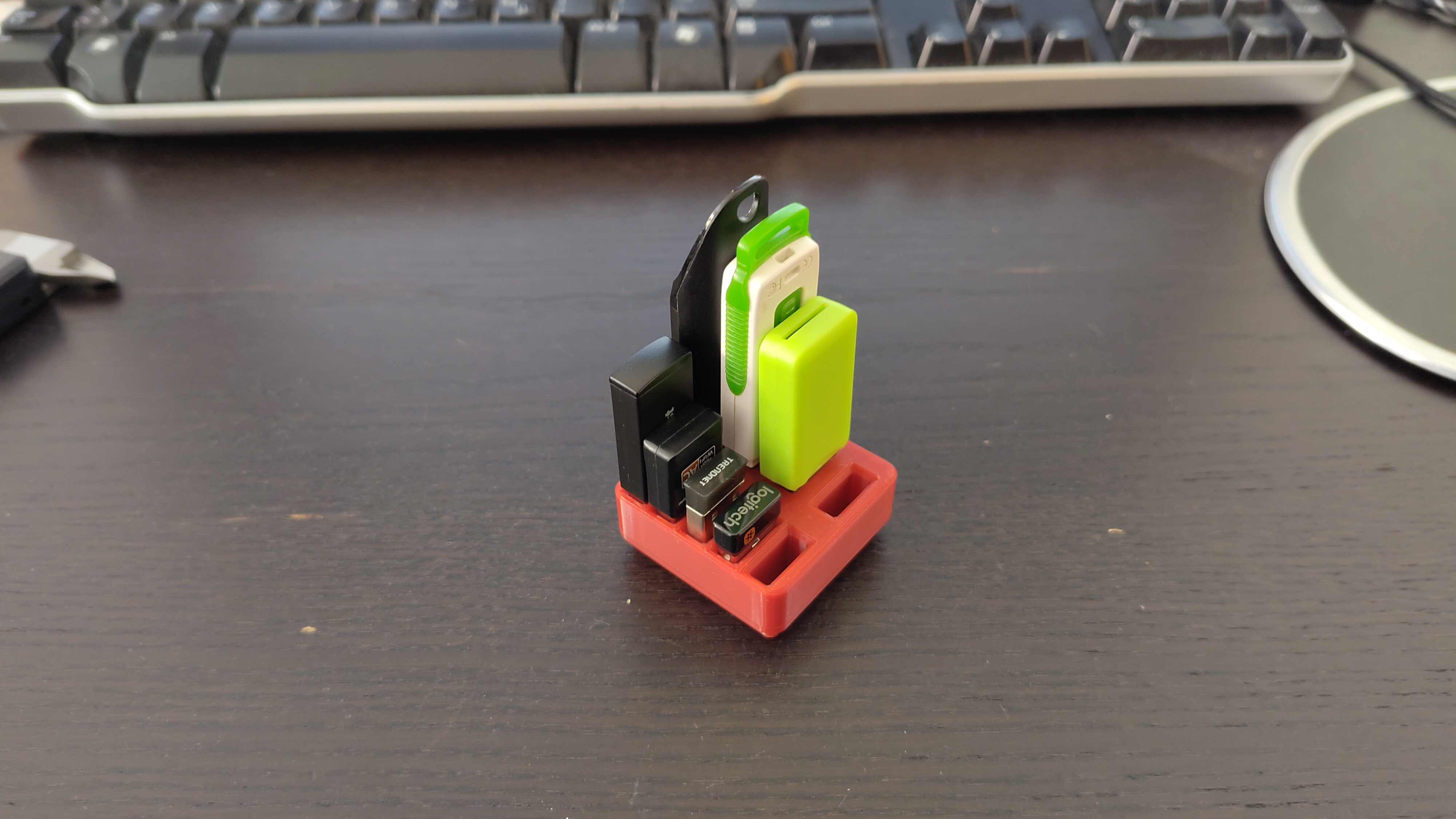 Gridfinity 1x1 USB Device Holder for 5 Small and 4 Medium devices by ...