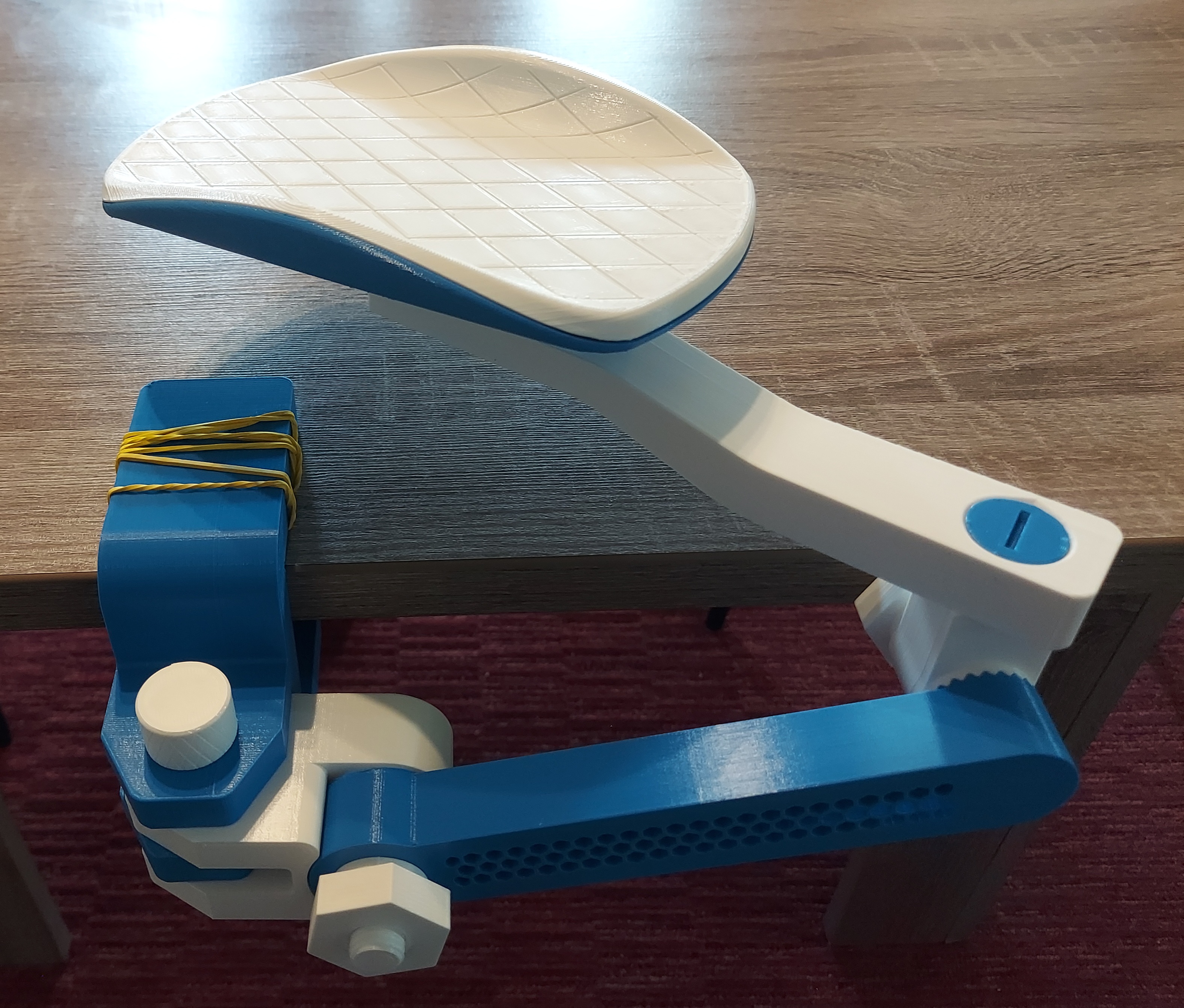 Ergonomic Armrest with Tool Holder par Filip Safran | Téléchargez ...