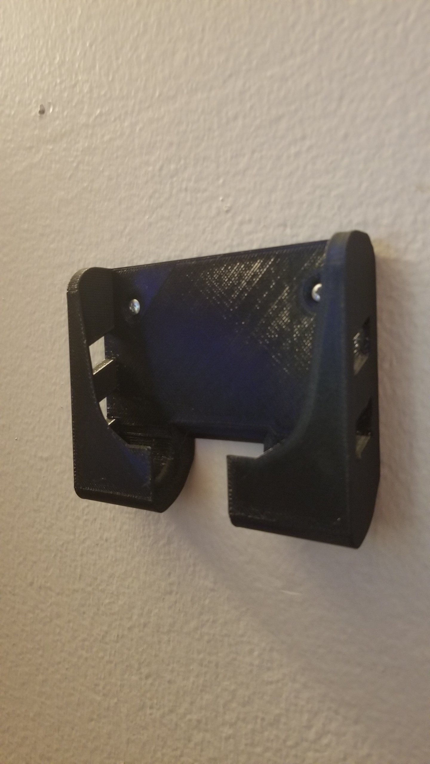 Cellphone Wall Mount (Samsung/Iphone/cases support) by 3dcdesign ...