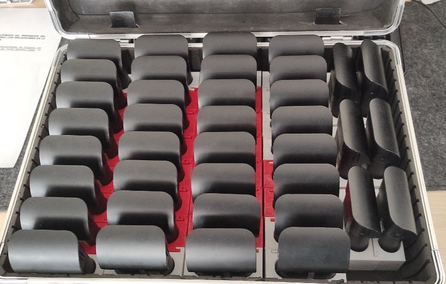 Shure SB930 battery holder to transport in hard briefcase by Rodrigo ...