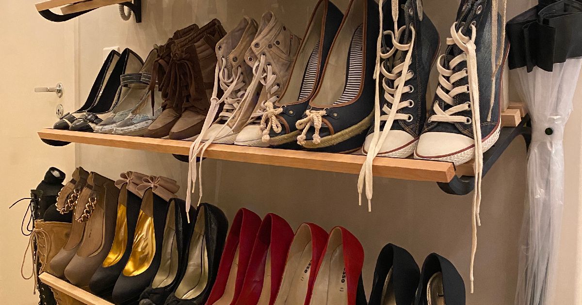 Shoe Rack Shelf Brackets by Lia | Download free STL model | Printables.com