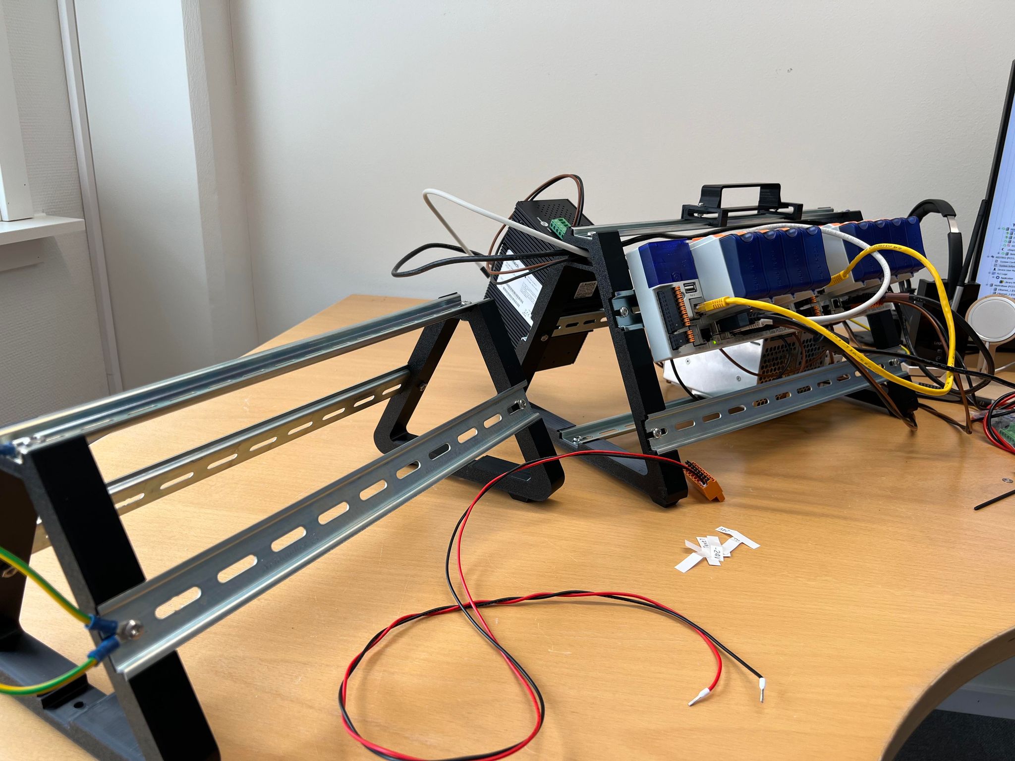 Strong DIN rail prototyping rack | 4 sizes by Simon | Download free STL ...