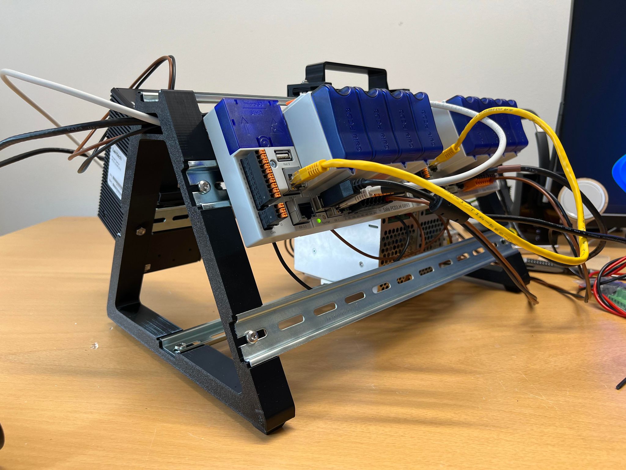 Strong DIN rail prototyping rack | 4 sizes by Simon | Download free STL ...