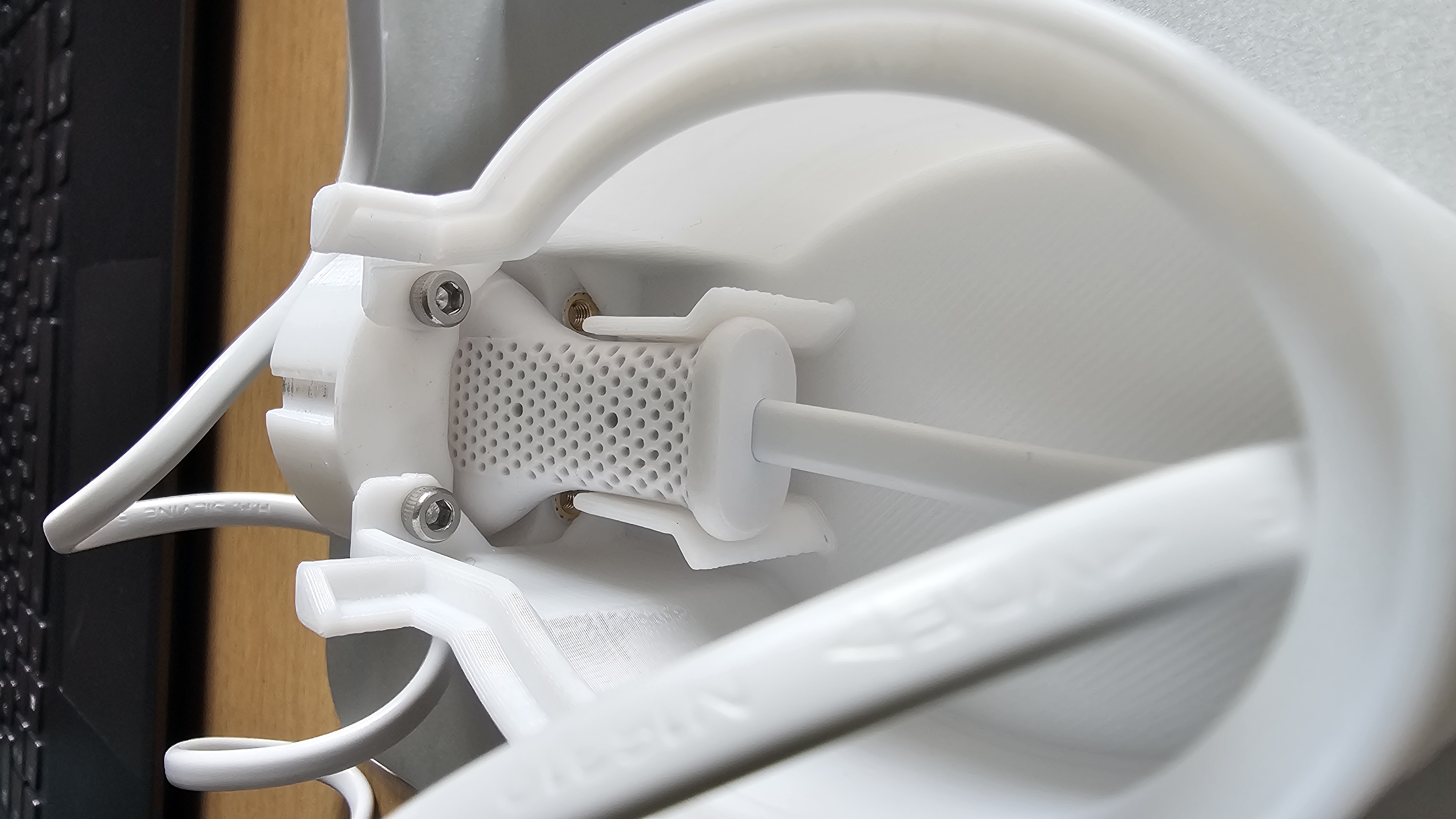 Oral-B Holder for Schuko installation by SolidKnow | Download free STL ...