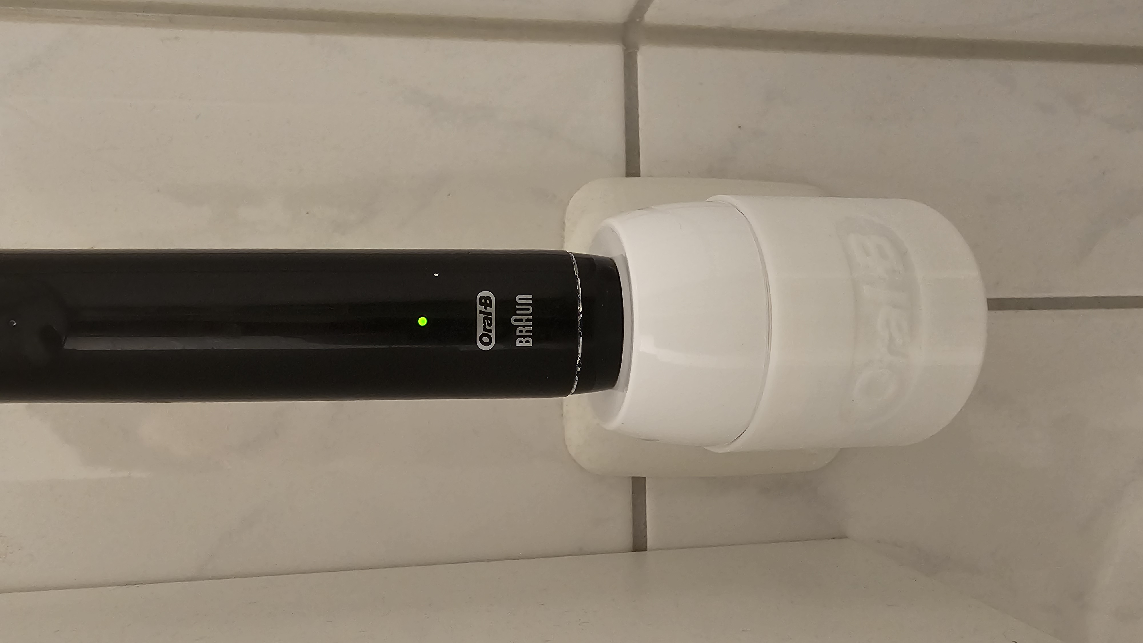 Oral-B Holder for Schuko installation by SolidKnow | Download free STL ...
