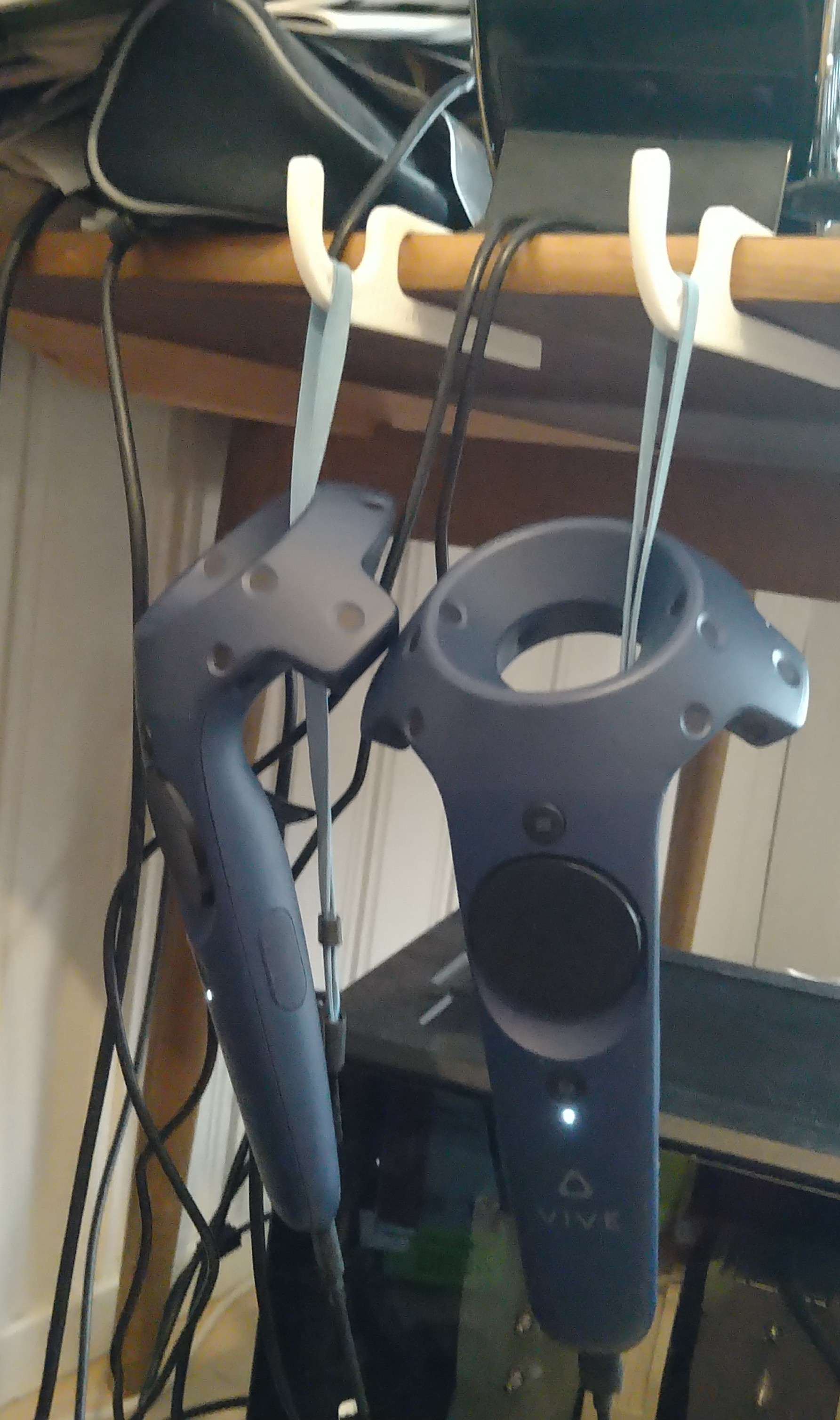 hook for holding your vr controllers of a desk that's around 2cm thick ...