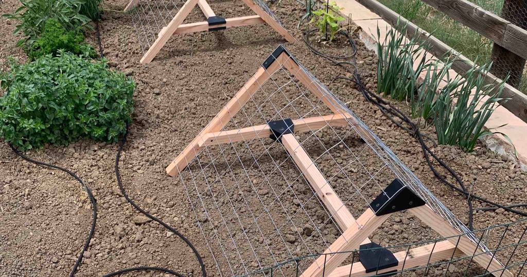 Vegetable Garden Trellis Brackets by edl | Download free STL model ...