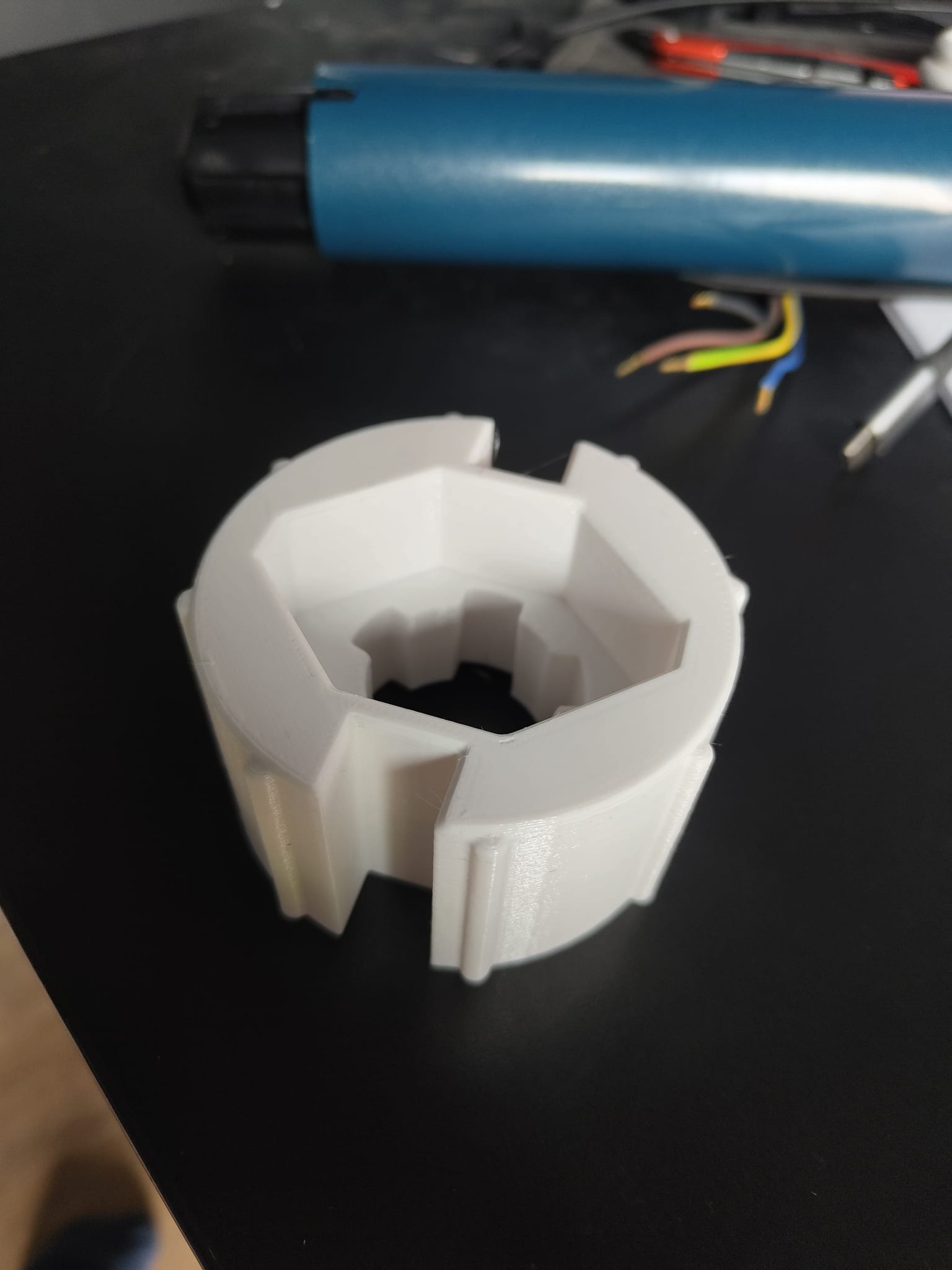 Somfy adapter for zip screen rollers by szuki | Download free STL model ...