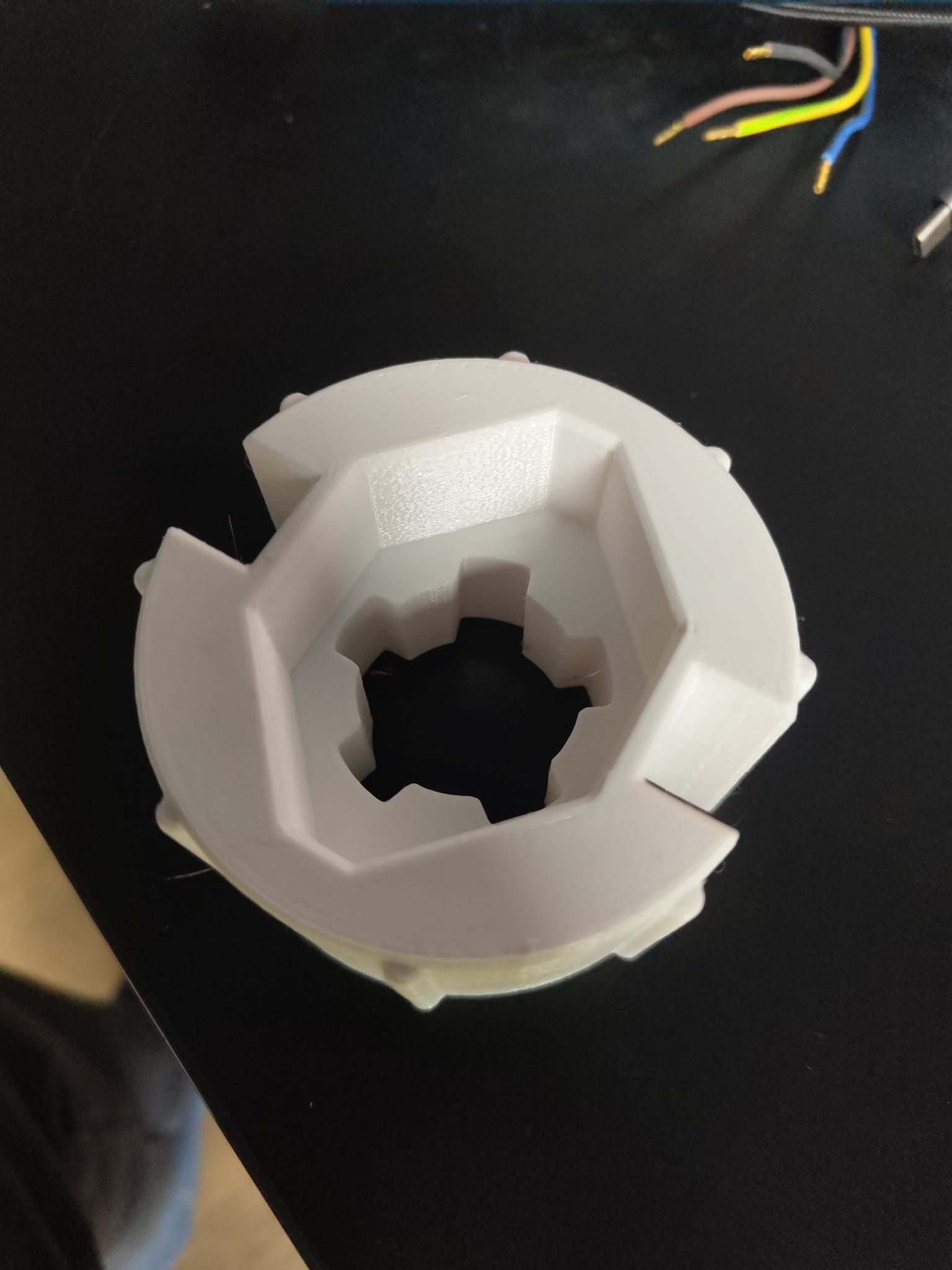 Somfy adapter for zip screen rollers by szuki | Download free STL model ...
