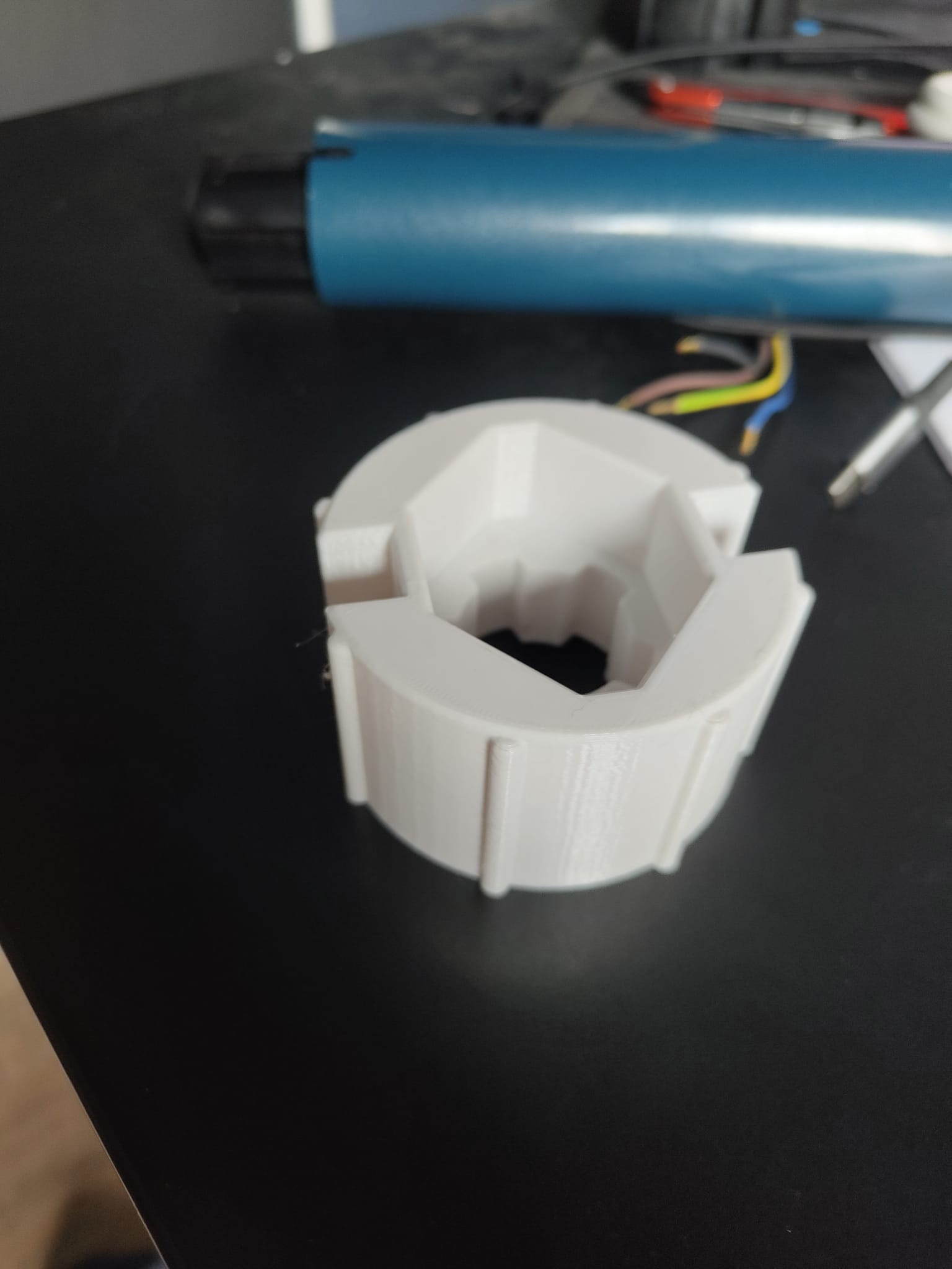 Somfy adapter for zip screen rollers by szuki | Download free STL model ...