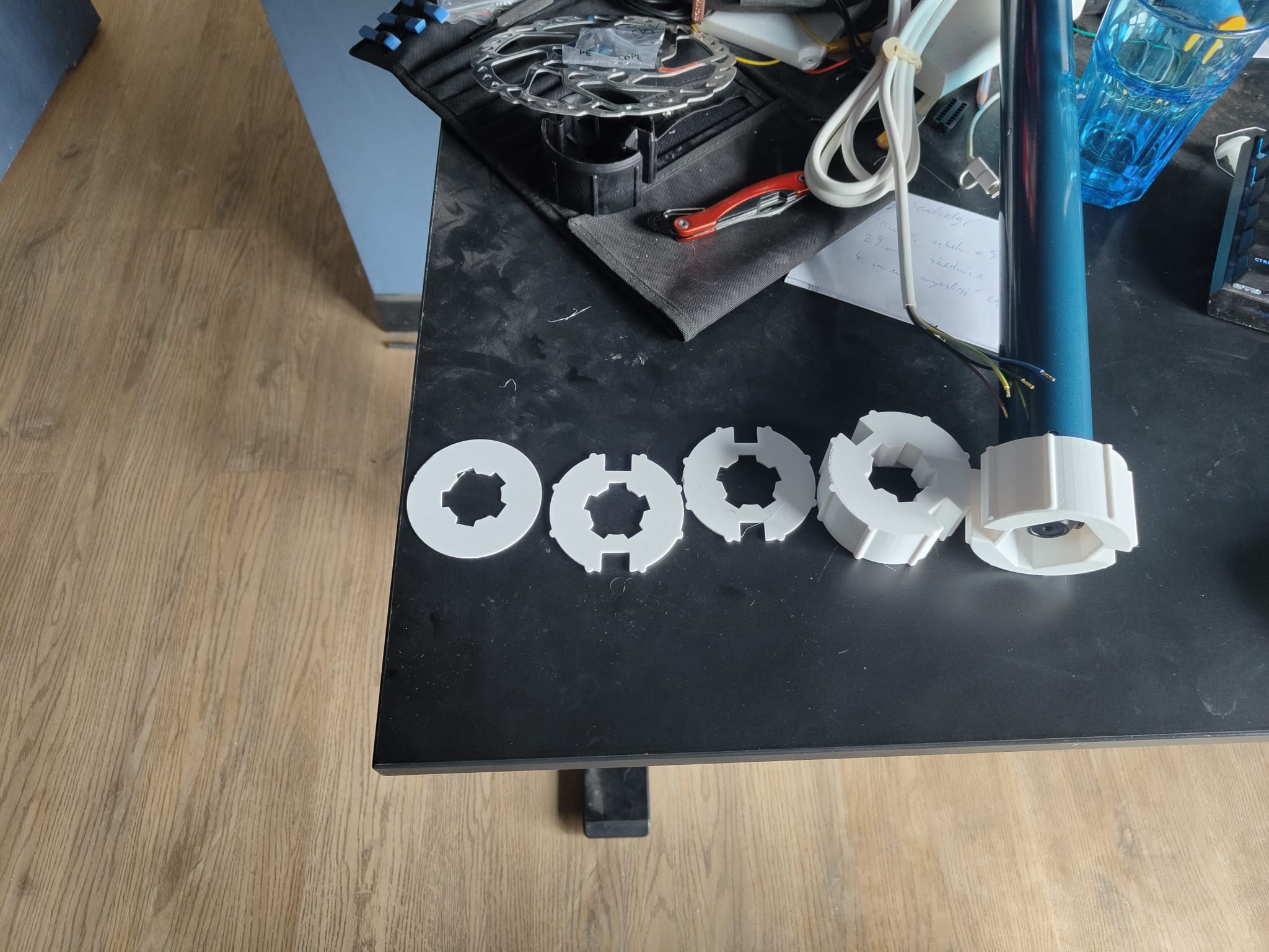 Somfy adapter for zip screen rollers by szuki | Download free STL model ...