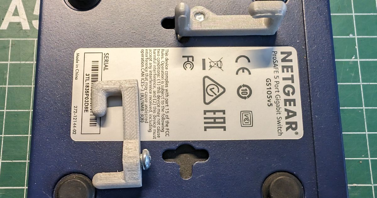 Skadis 40mm to 45mm width adaptor (e.g. for Netgear GS105) by steve ...