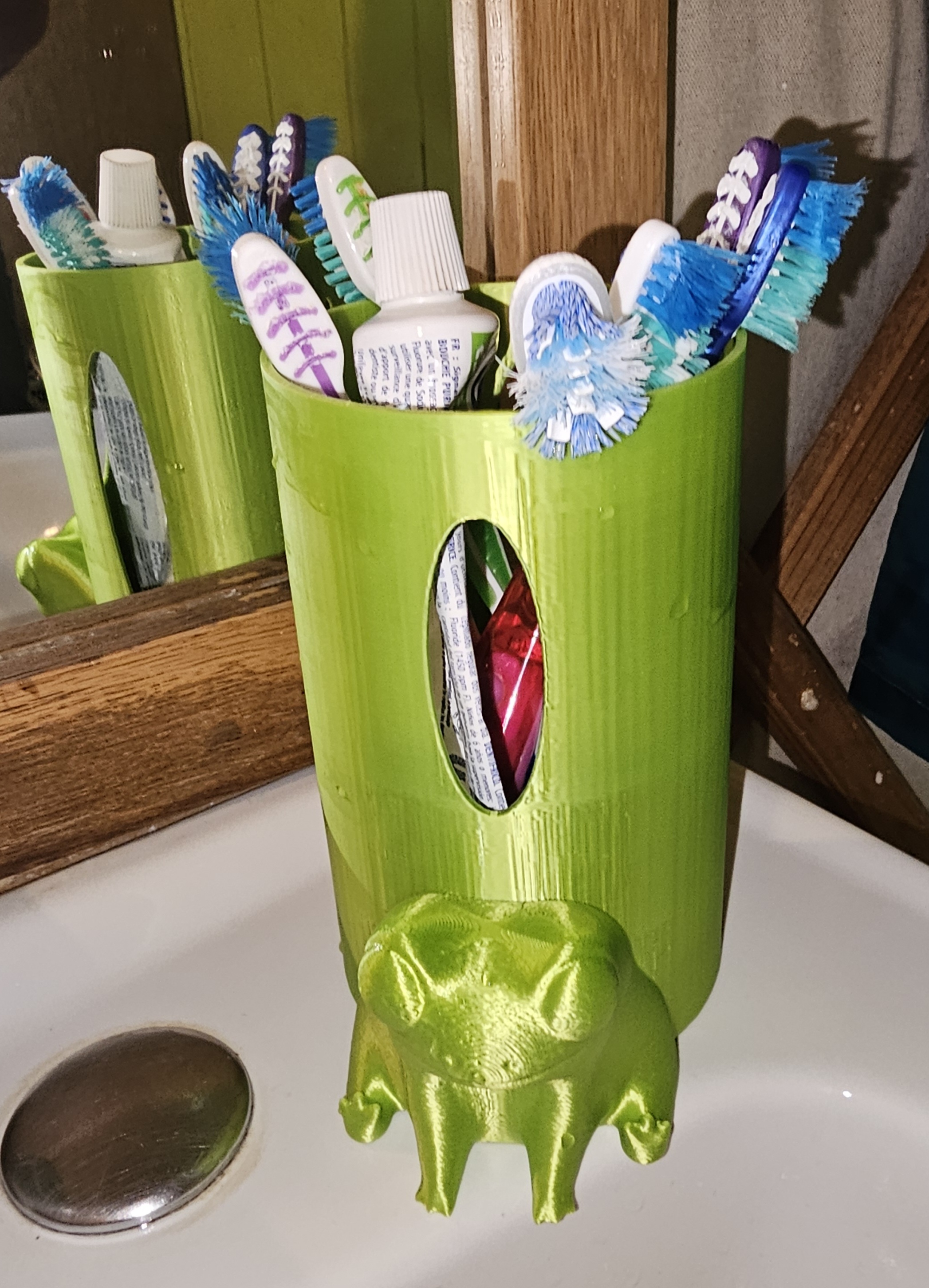 Frog toothbrush holder - Support brosse a dents grenouille by Hervea ...