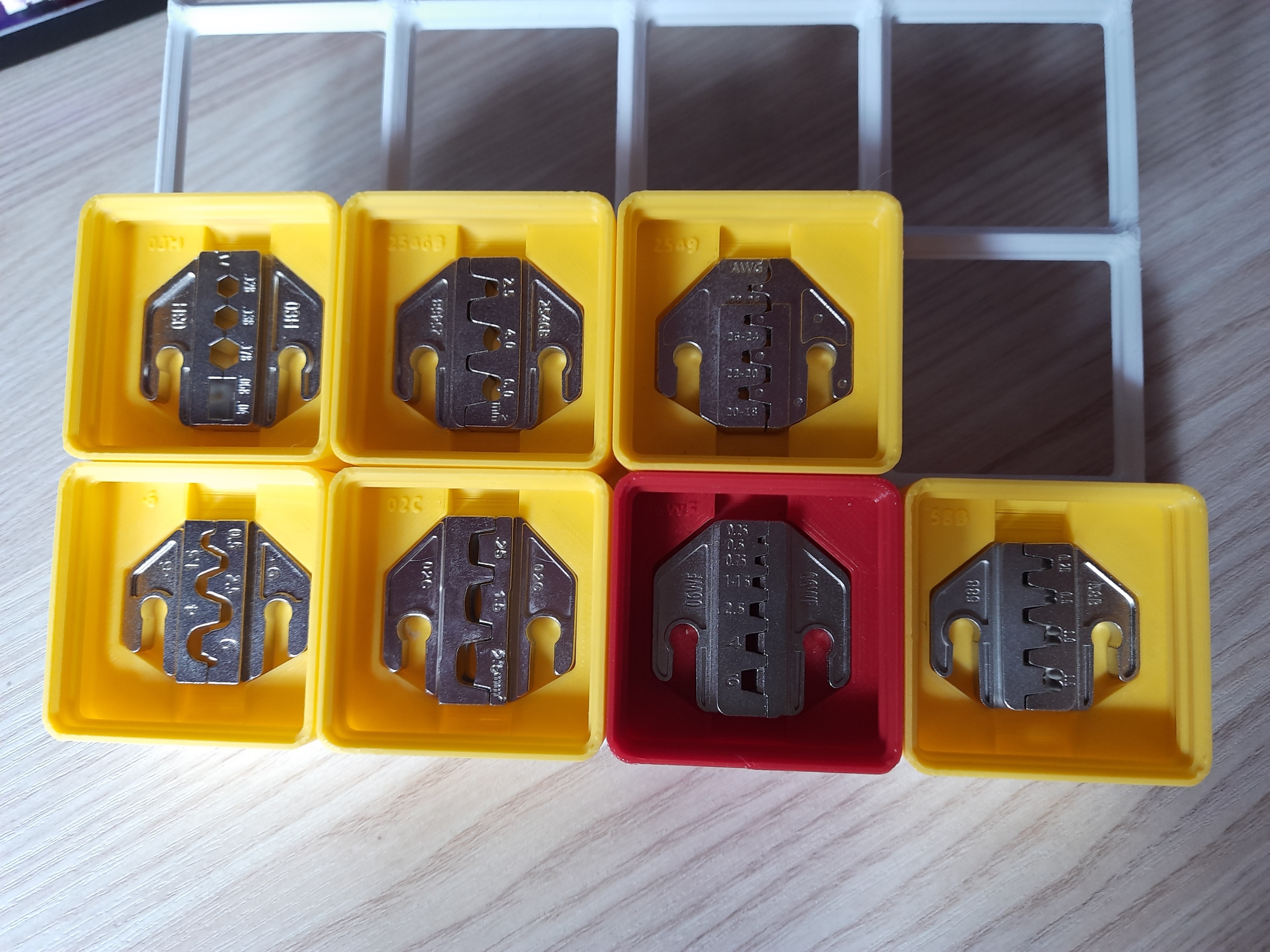 Gridfinity crimping jaw bins (stackable) by Ilya Smirnov | Download ...