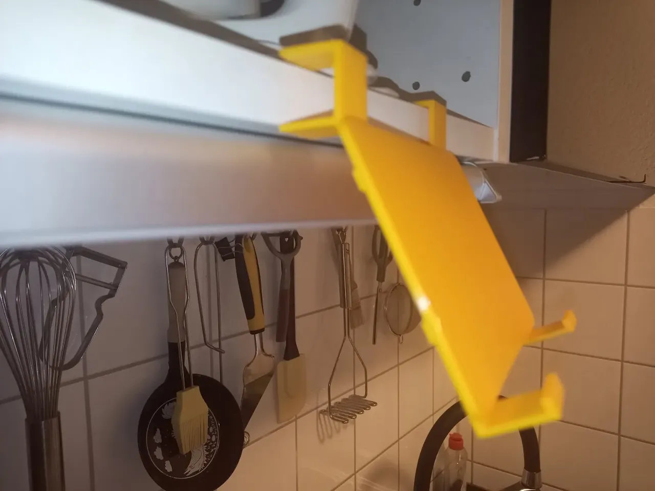 Kitchen Phone Holder by mradovan | Download free STL model | Printables.com