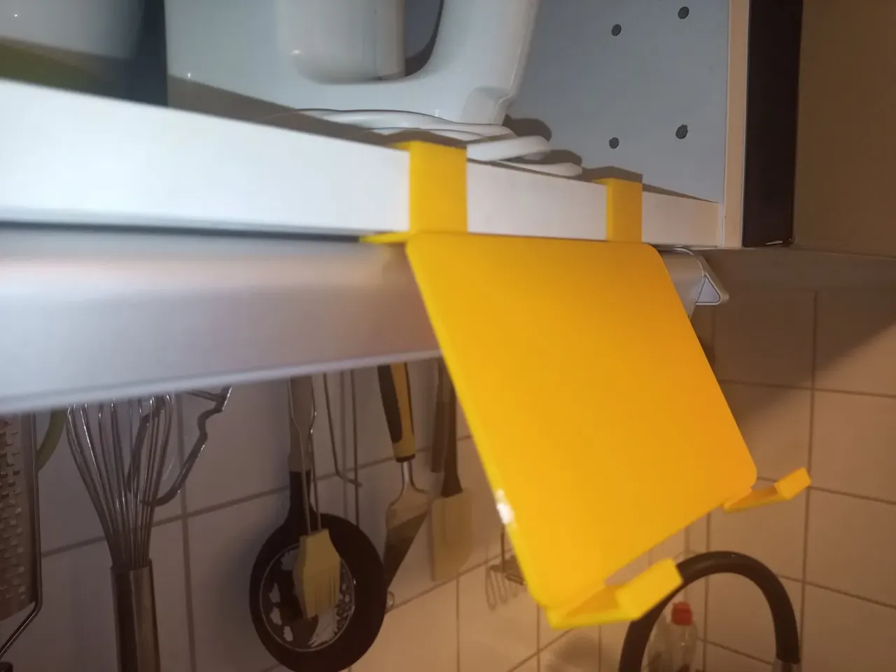 Kitchen Phone Holder by mradovan | Download free STL model | Printables.com