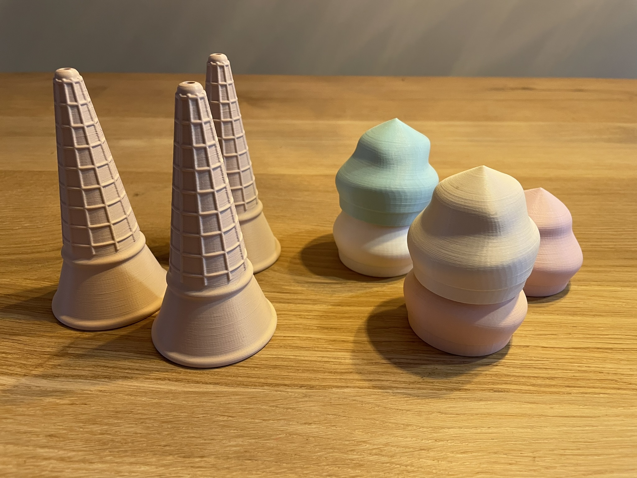 Ice Cream Holder With Cones by Rik 2408 | Download free STL model ...