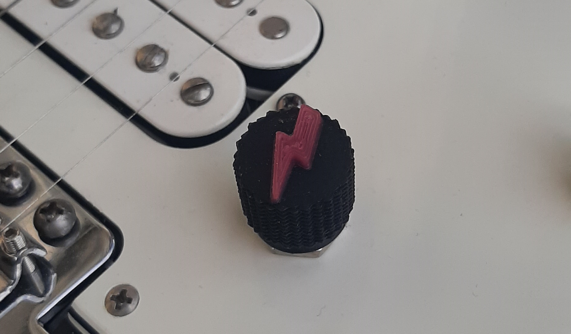 Lightning Bolt knurled potentiometer knob, 6 mm ID, printer knob by ...