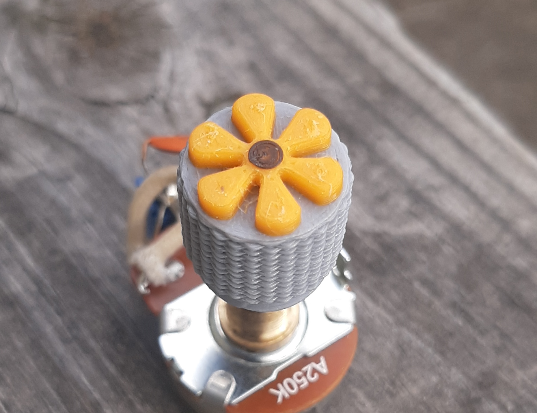Flower knurled potentiometer knob, 6mm ID, printer knob by PanzerDesign ...