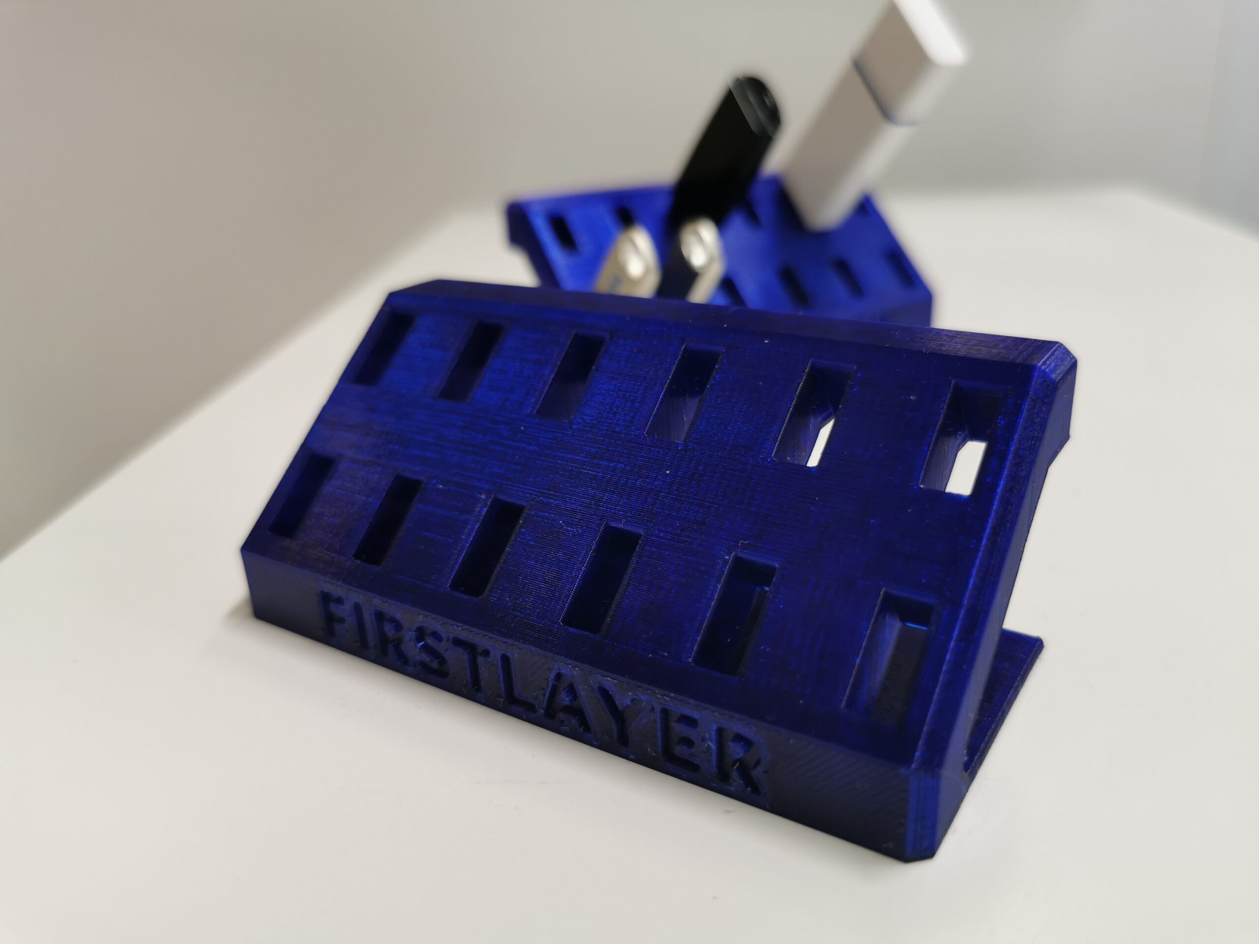 Ultimate usb-stick holder 3000 by Firstlayer Oy | Download free STL ...