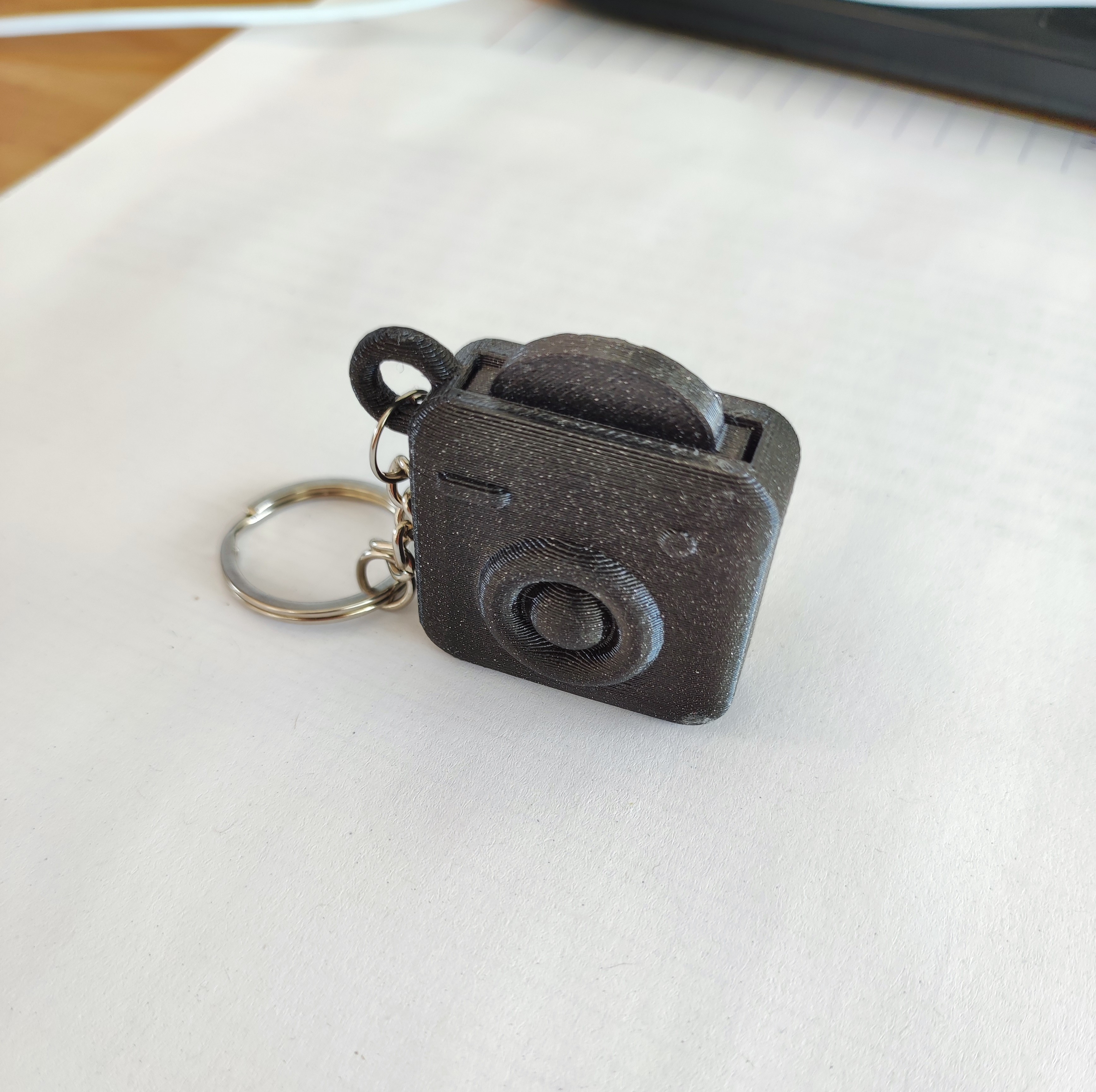 Camera keychain with locking mechanism (Remix) por jl | Descargar ...