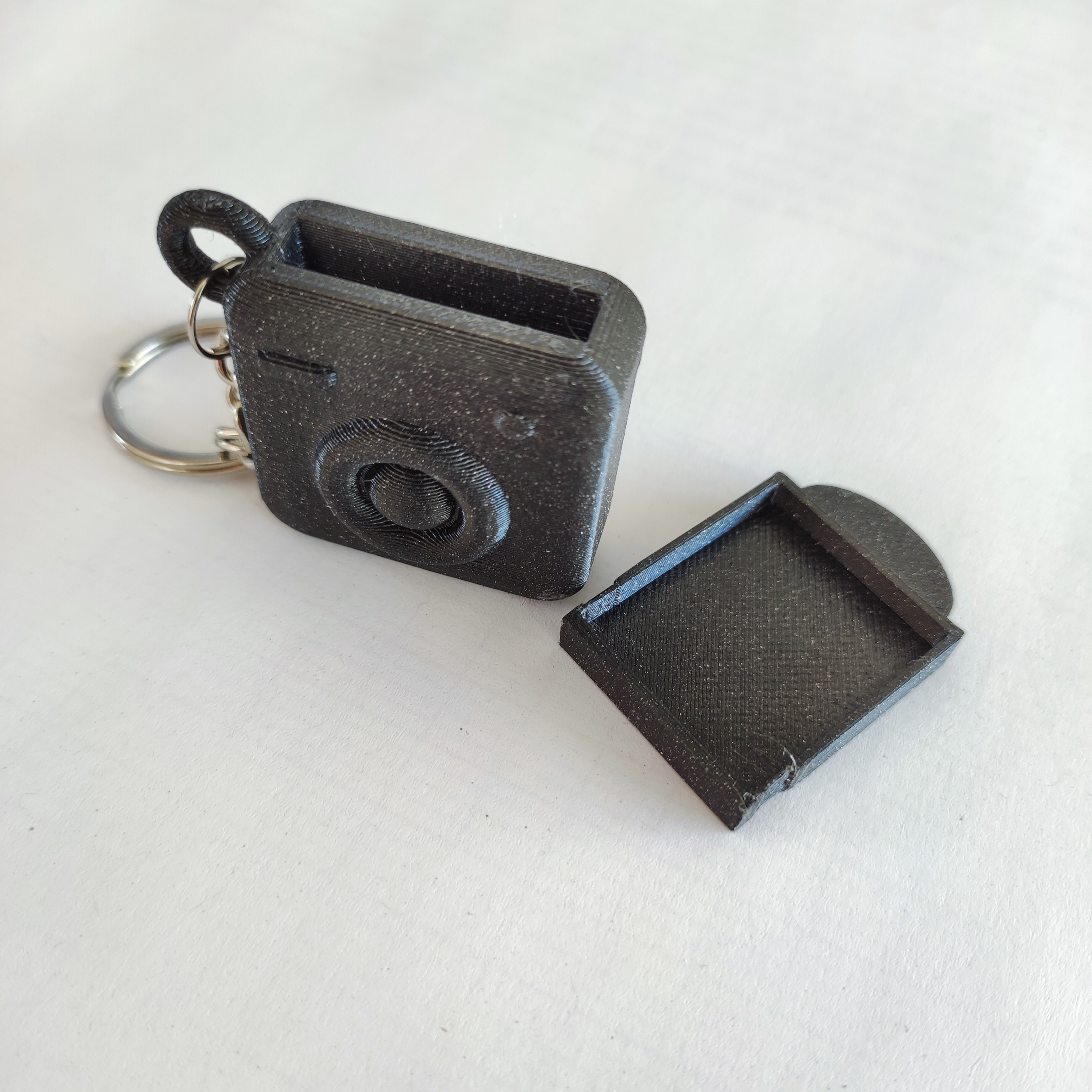Camera keychain by jl | Download free STL model | Printables.com
