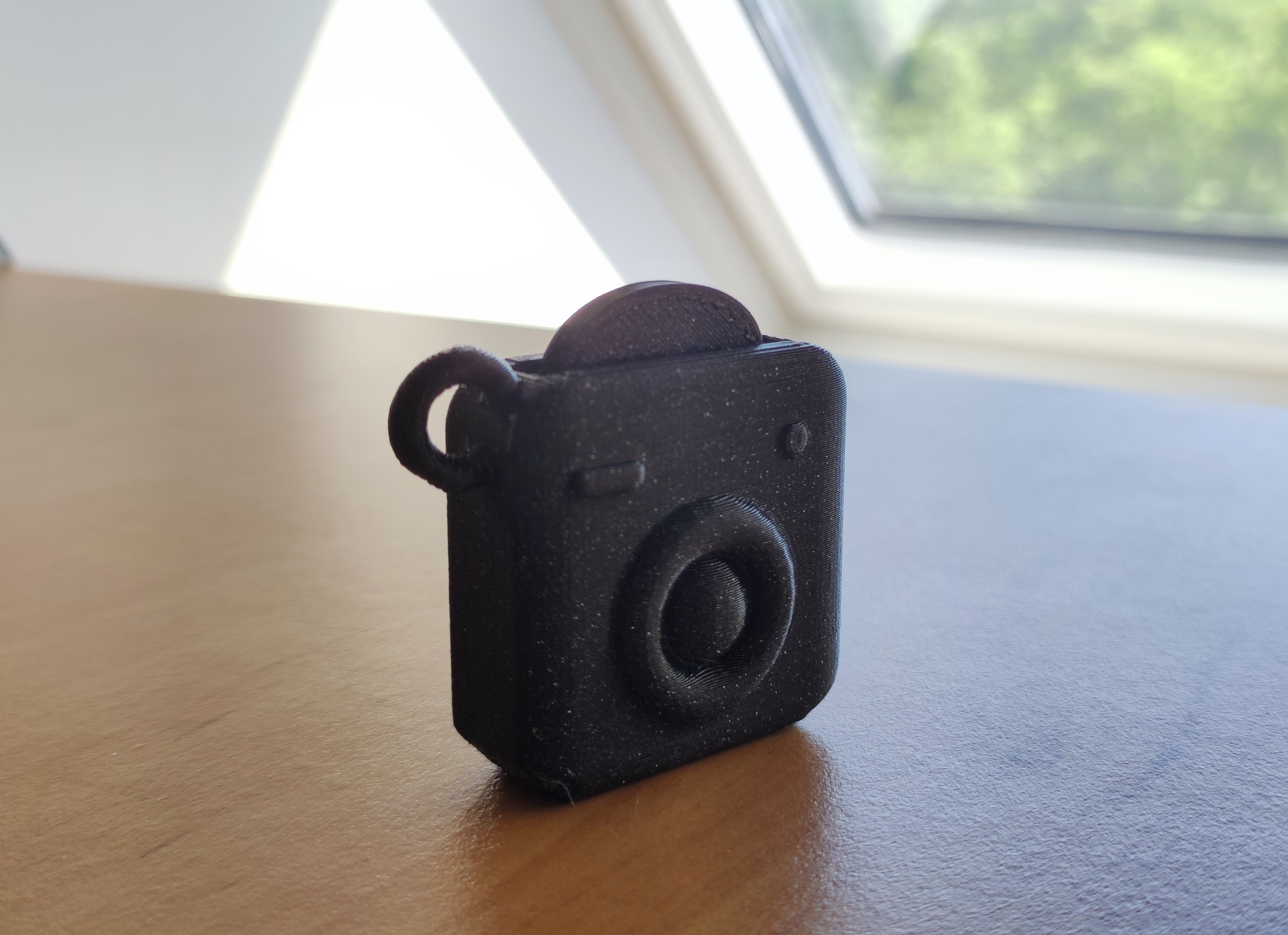 Camera keychain with locking mechanism (Remix) by jl | Download free ...