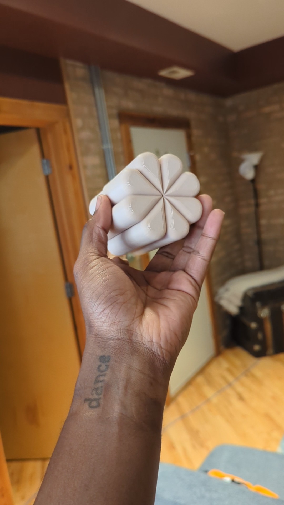 Flower jar w/ twist lid by Leon Evans | Download free STL model | Printables.com