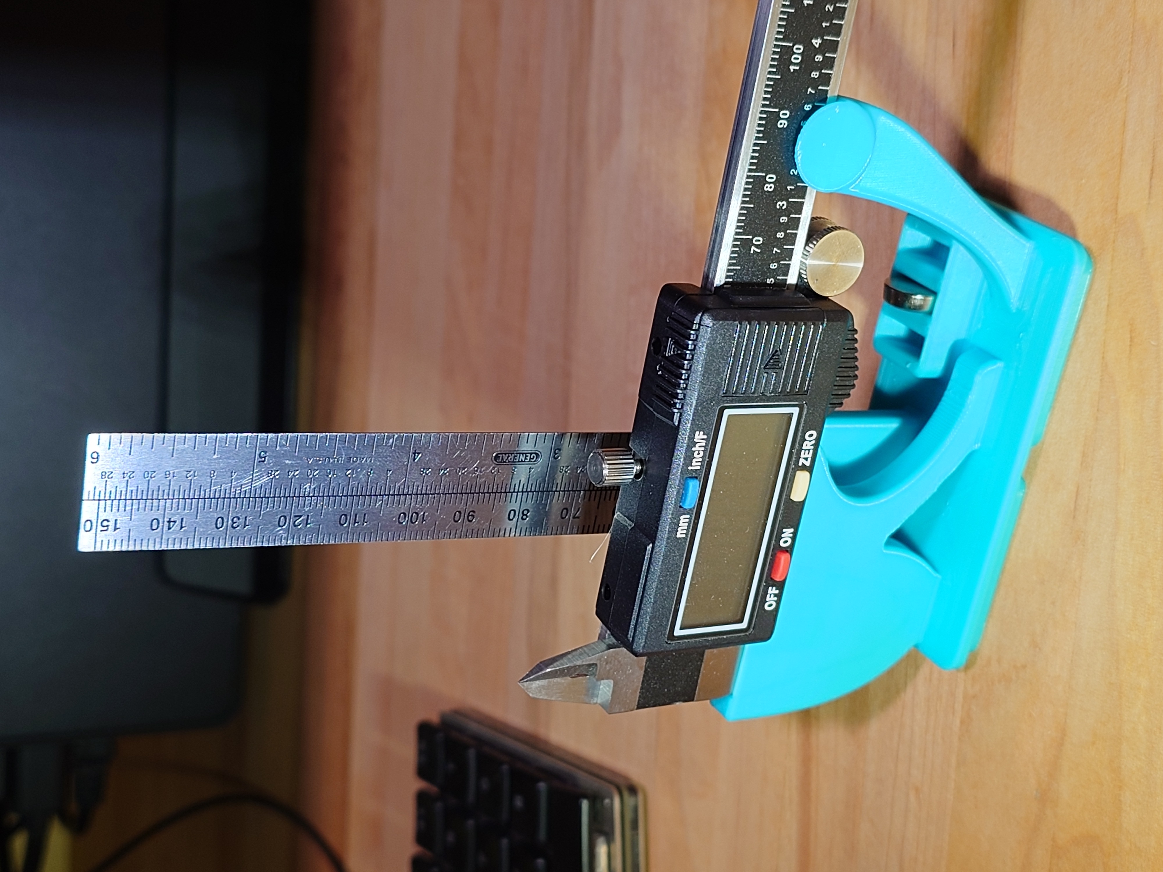 Gridfinity caliper stand with space for mini ruler and extra batteries ...