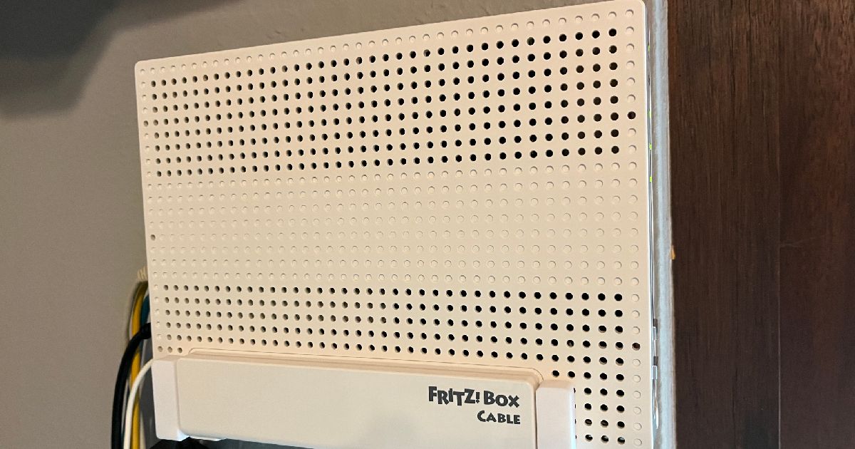 FritzBox 6591 (6590 6690) wall mount Wandhalterung by CHEETAH ...