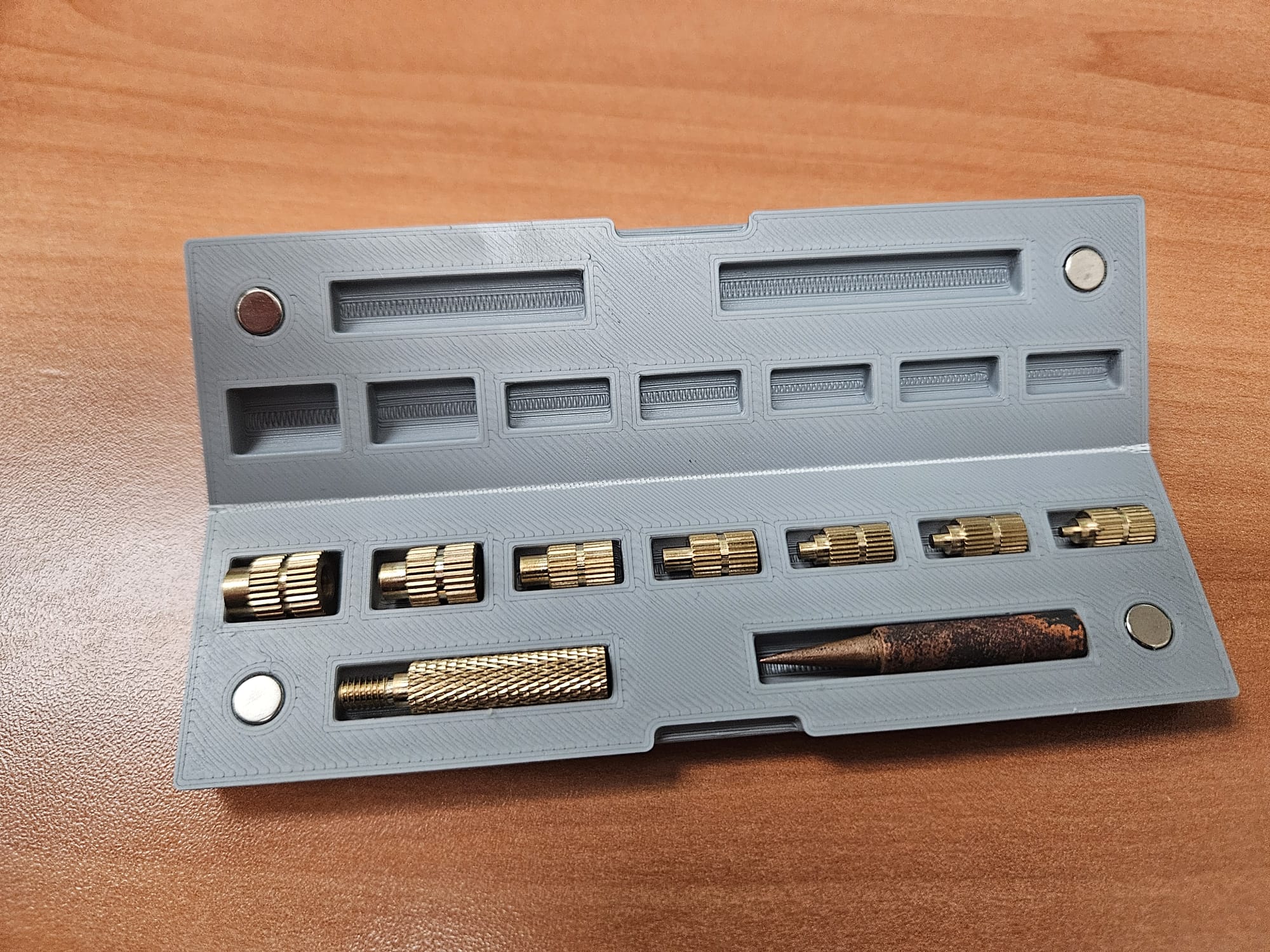 Hot Inserts & Soldering Tip Case by Santiago Alarcón Acosta | Download ...