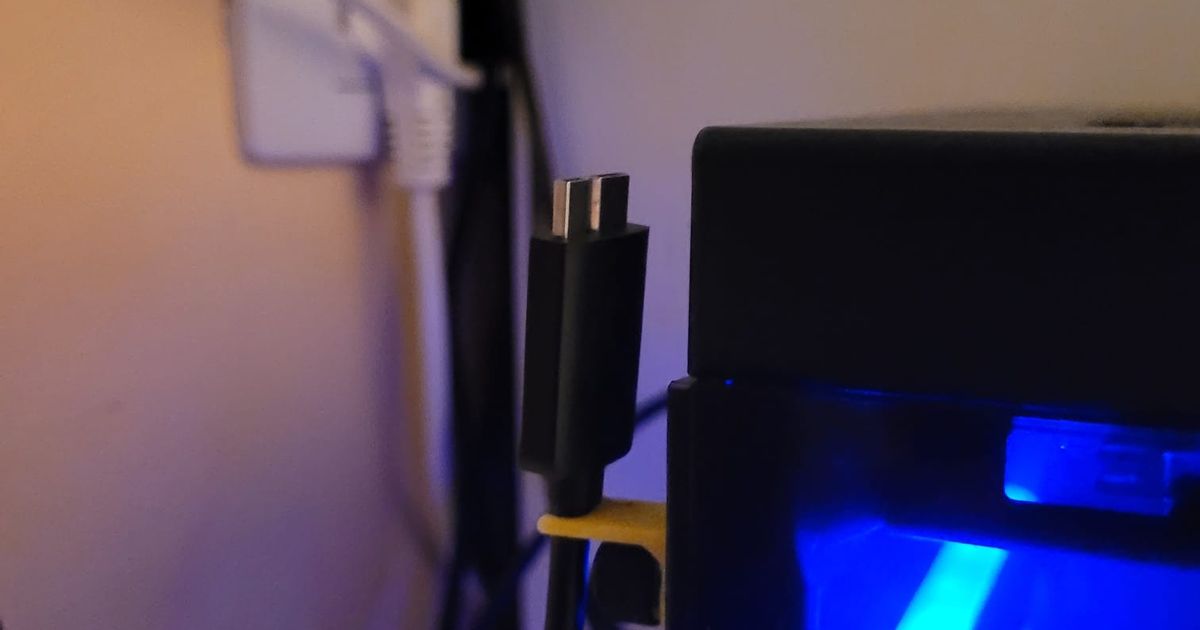 Simple Cable Holder For A Pc Case by ferferite | Download free STL ...