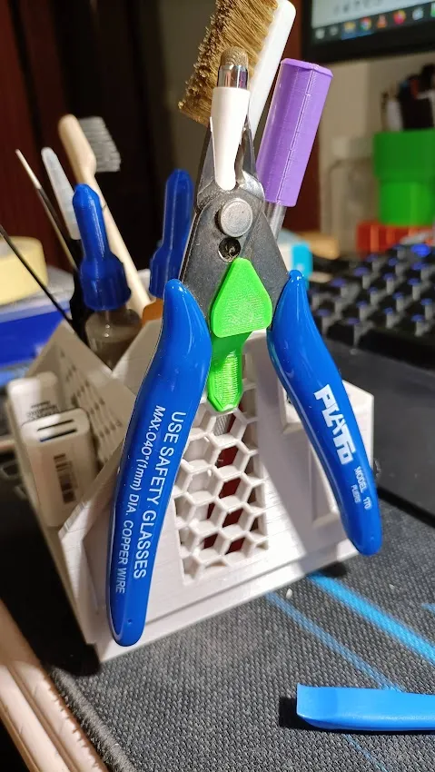 Desktop Organizer (Clipper Hanger) by chochi3D | Download free STL ...