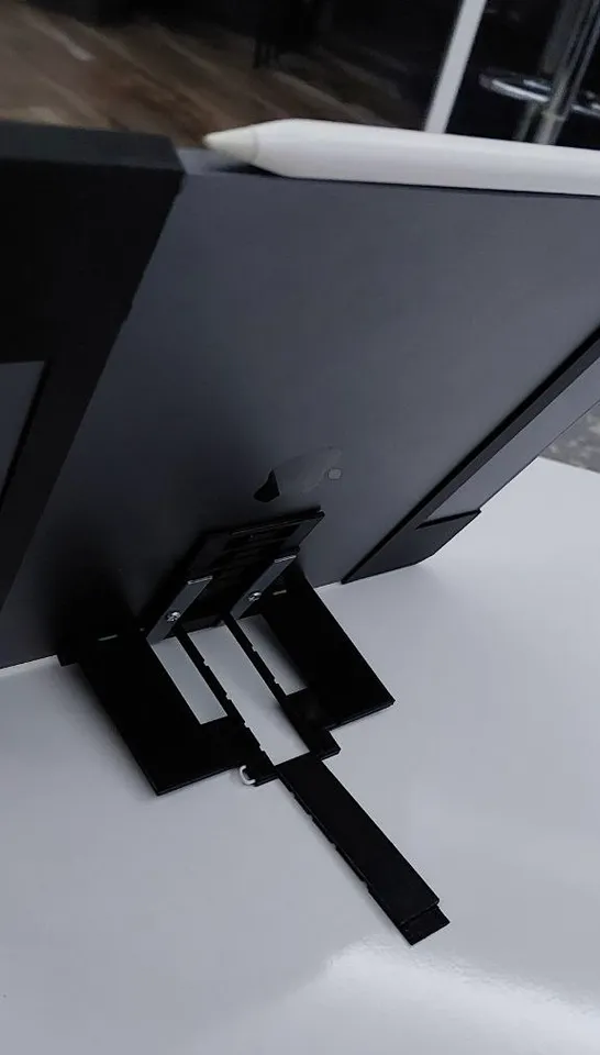 ipad pro 12.9 inch stand lockeble by RissoRius | Download free STL ...