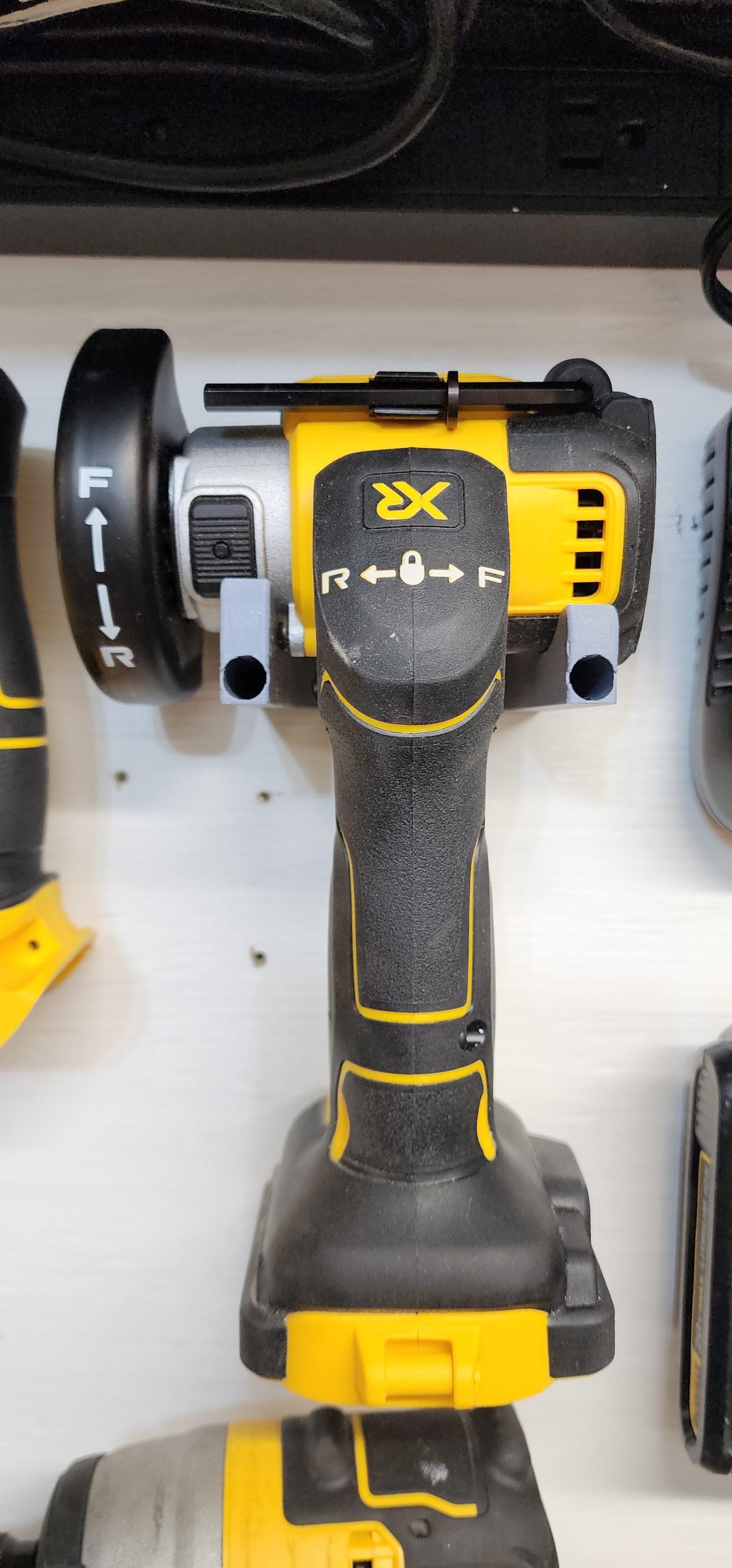 Dewalt Cut-Off Tool 20V XR Wall Mount by SubBass100 | Download free STL ...