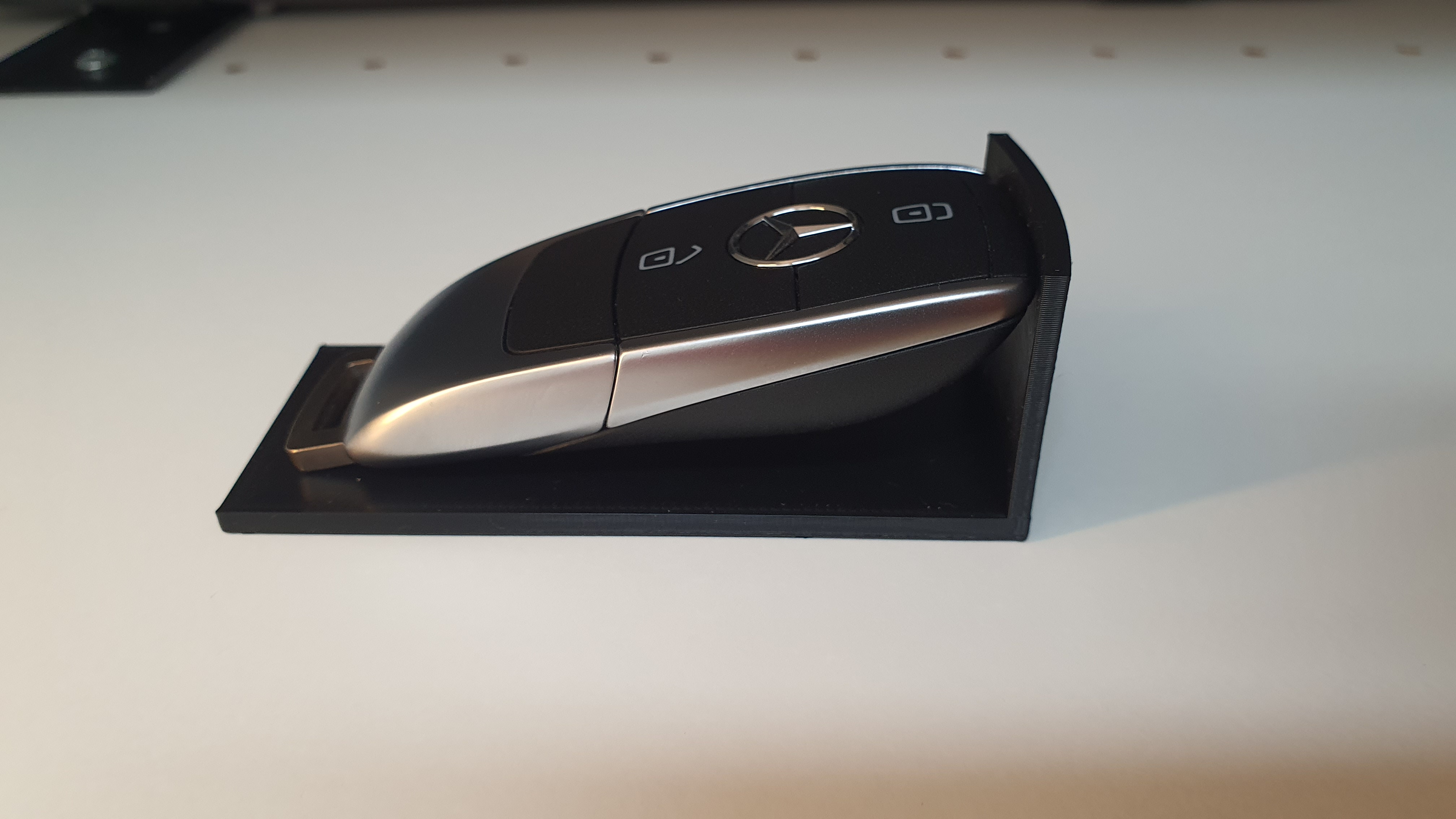 Magnetic Mercedes Benz key fob stand by Sina | Download free STL model ...