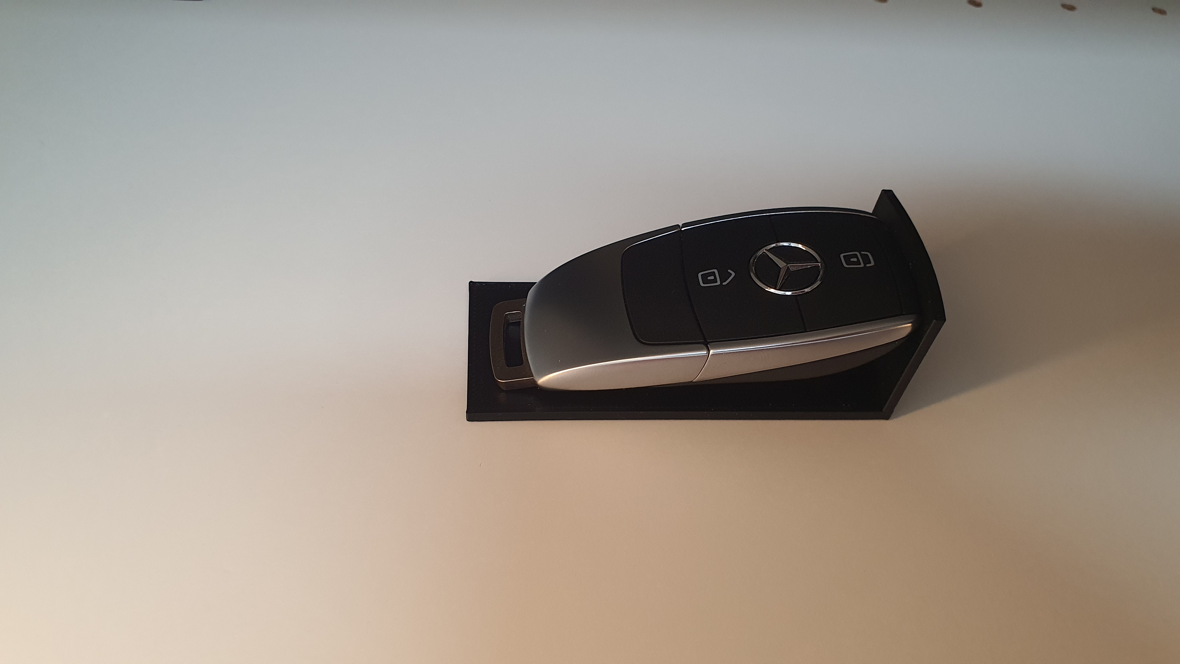 Magnetic Mercedes Benz key fob stand by Sina | Download free STL model ...