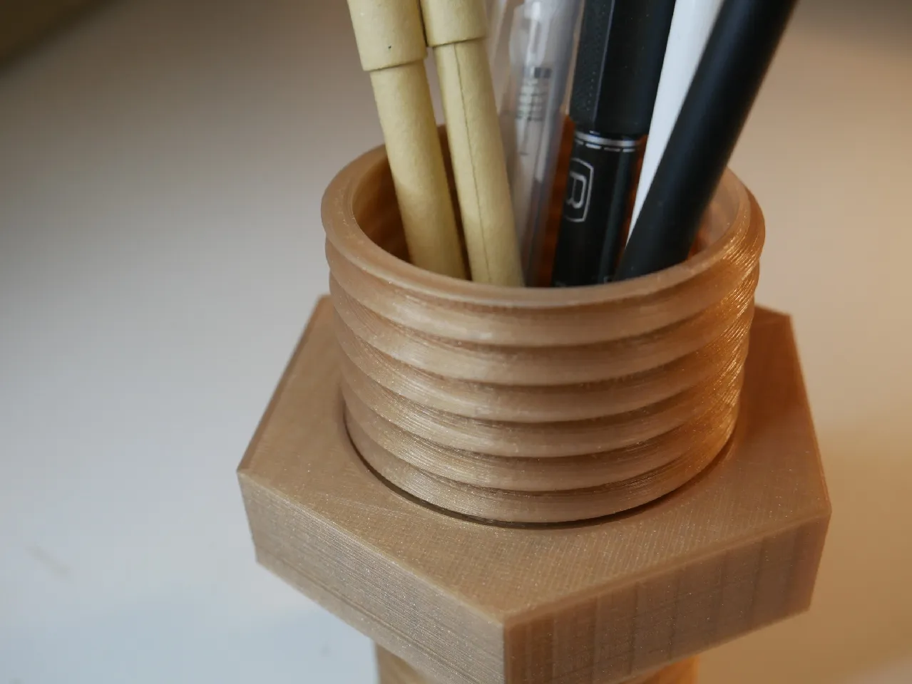 Screw and Nut Pen Holder by Nikodem Bartnik | Download free STL model | Printables.com