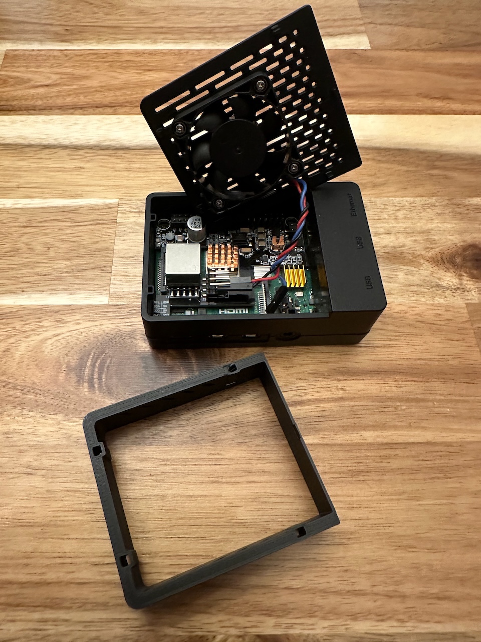 GeeekPi RPI 4 case riser by ed4487 | Download free STL model ...