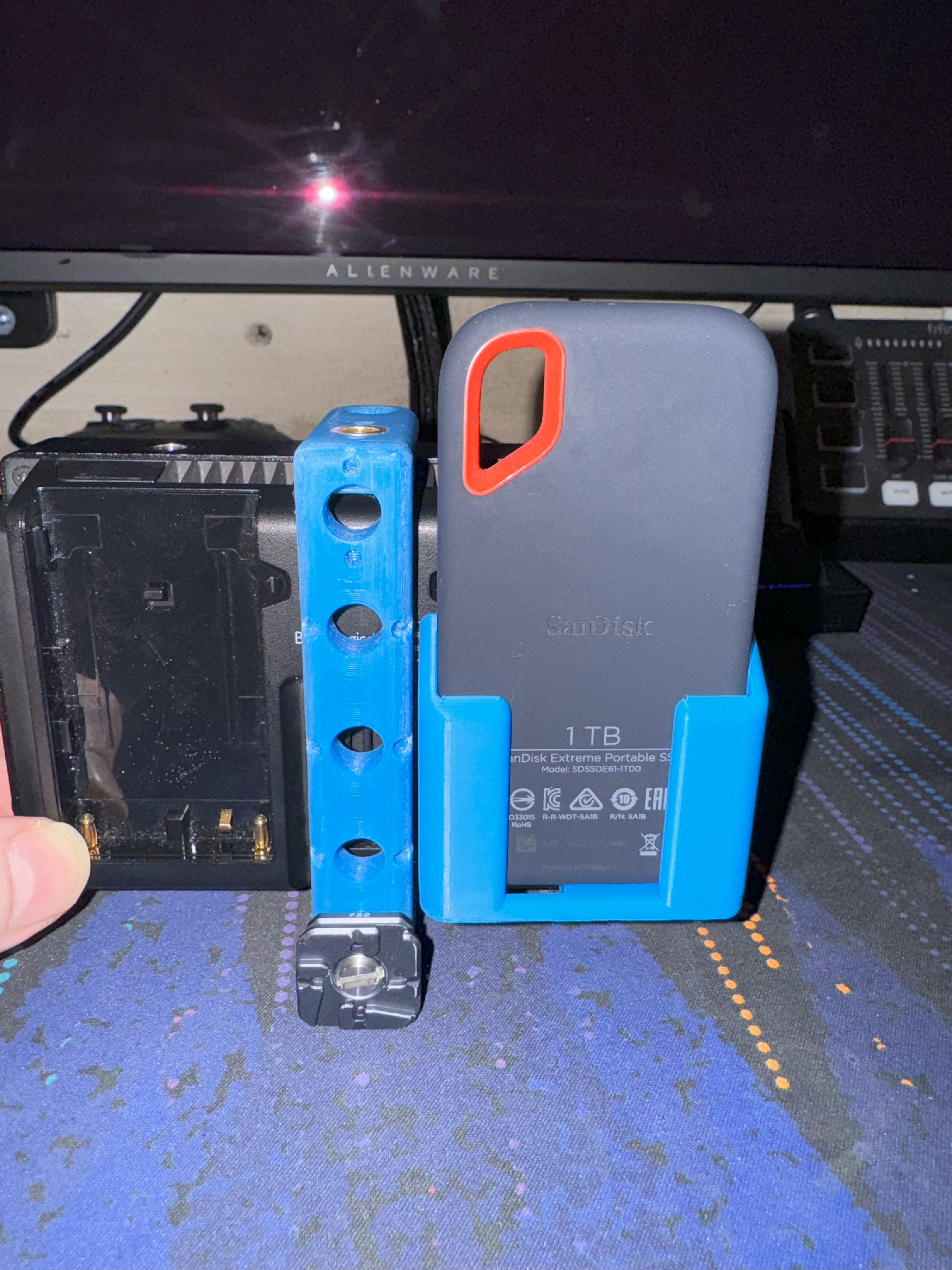 Sandisk Extreme SSD mount on NP-F Battery Cover by jakeg1111 | Download ...