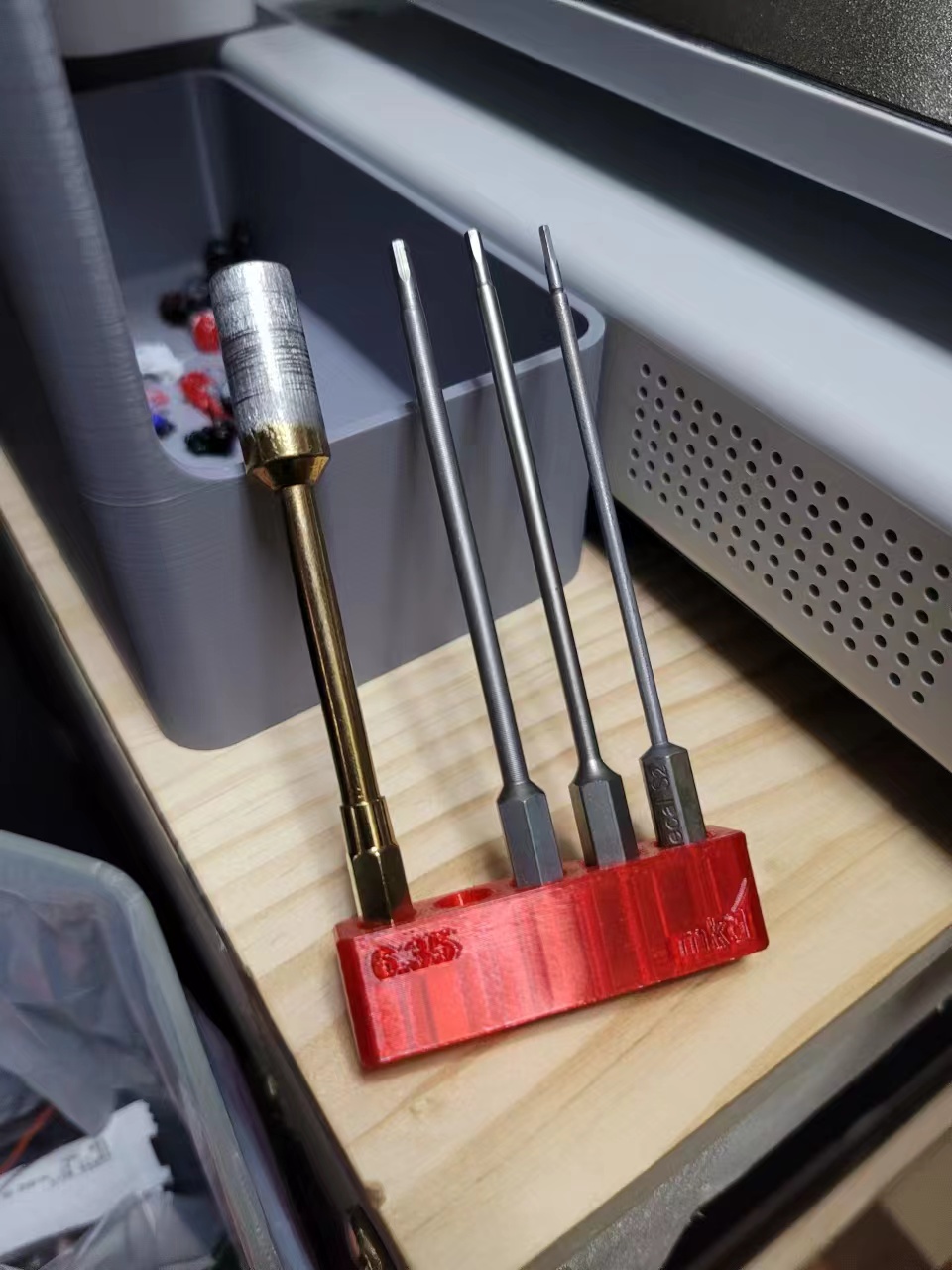 Simple 1/4 in (6.35 mm) Hex Driver Bit Clip/Holder by mkd | Download ...