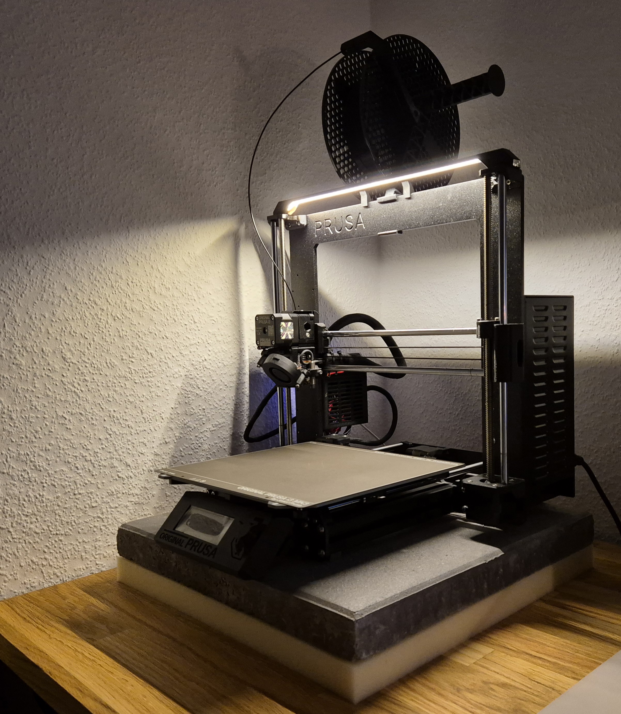 Simple clip-on LED lamp for Prusa MK3S+ by Chris | Download free STL ...