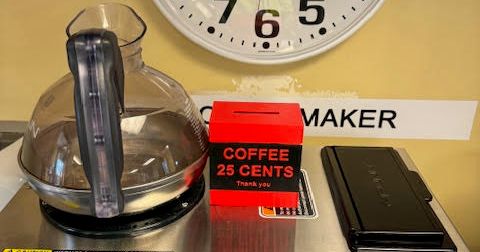 DONATION BOX (replaceable labels ) by Alex | Download free STL model ...