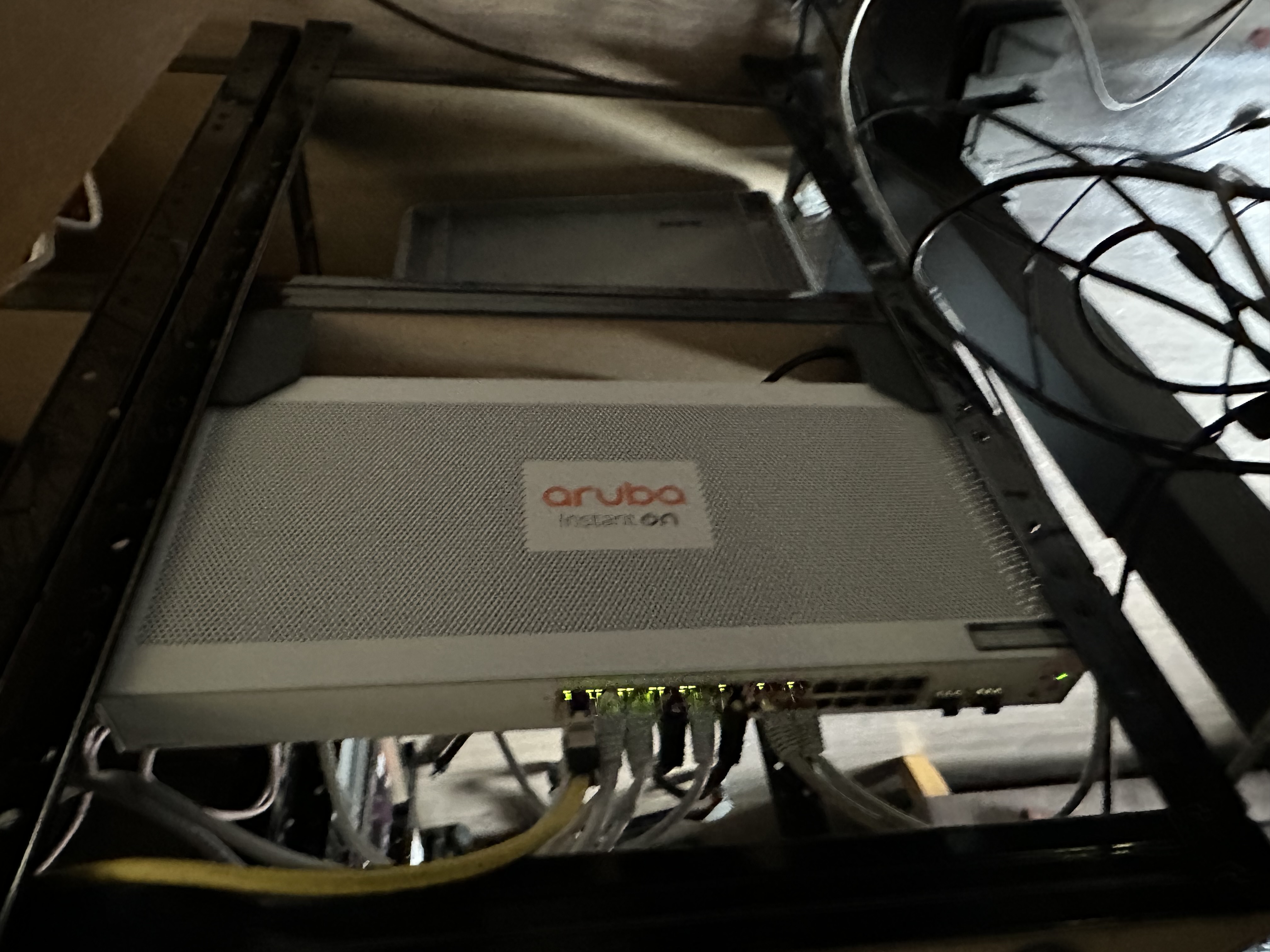 Aruba Instant On LAN switch stand by WolfPrint3D | Download free STL ...