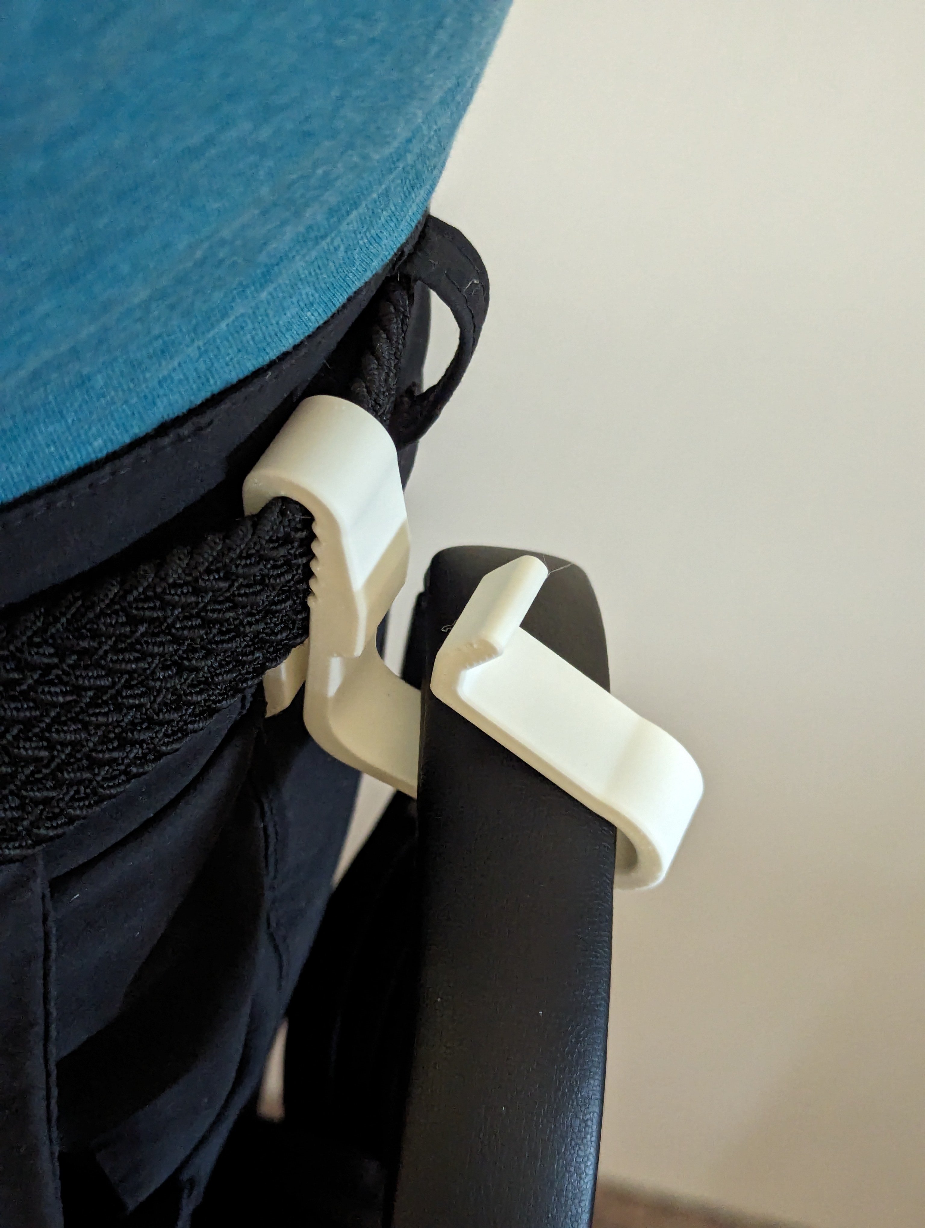 Simple Headphone Belt Clip by InventorIan | Download free STL model ...