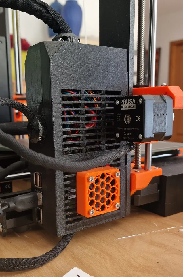 Prusa i3 MK3 + Raspberry Pi 4 + Einsy Rambo Box by Luis Prusa i3 MK3 + Raspberry Pi 4 + Einsy Rambo Box by Luis